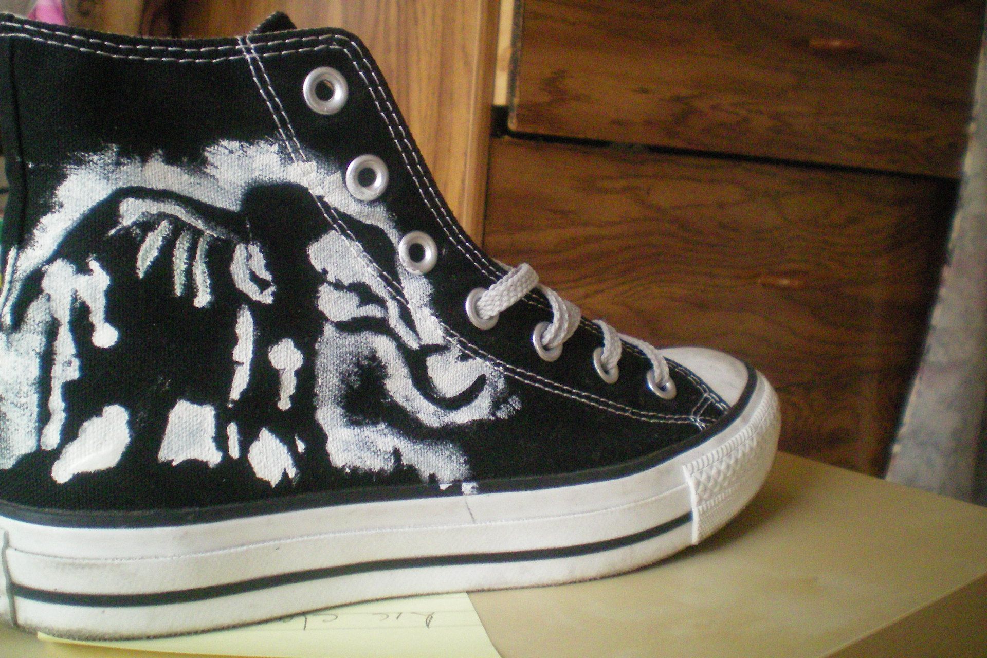 How to Make a Pair of Converse Your Own : 5 Steps - Instructables