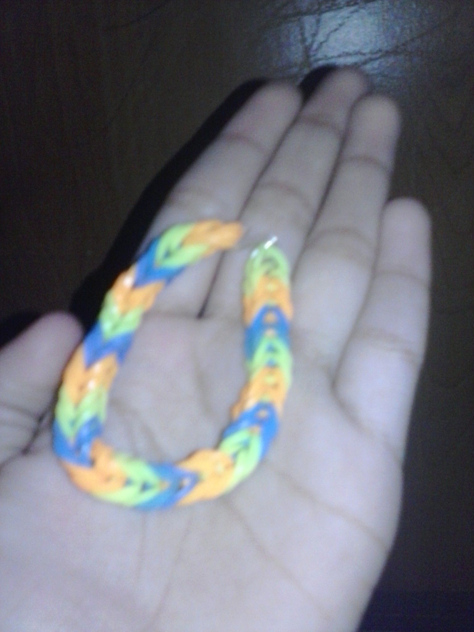 *Fish Tail Rubber Band Bracelet!!!* : 12 Steps - Instructables