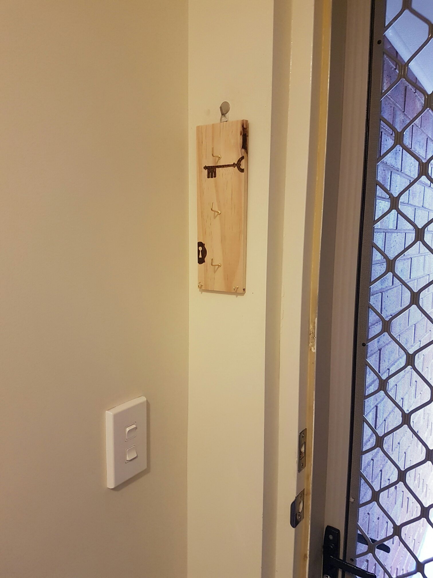 Easy Keyboard Hanger : 4 Steps (with Pictures) - Instructables