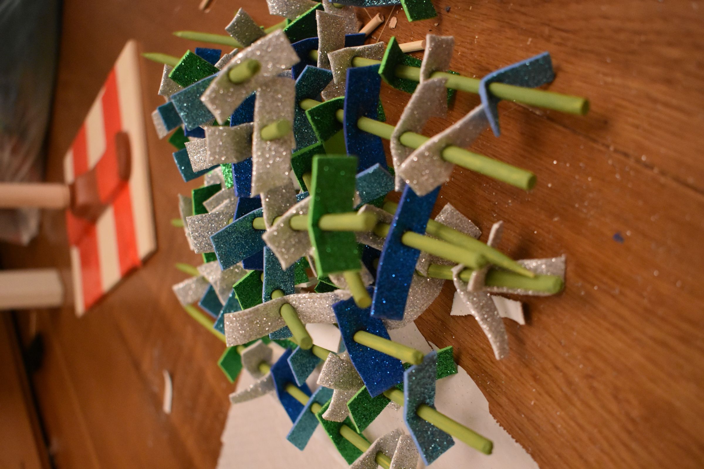 Improvised Christmas Tree : 13 Steps (with Pictures) - Instructables