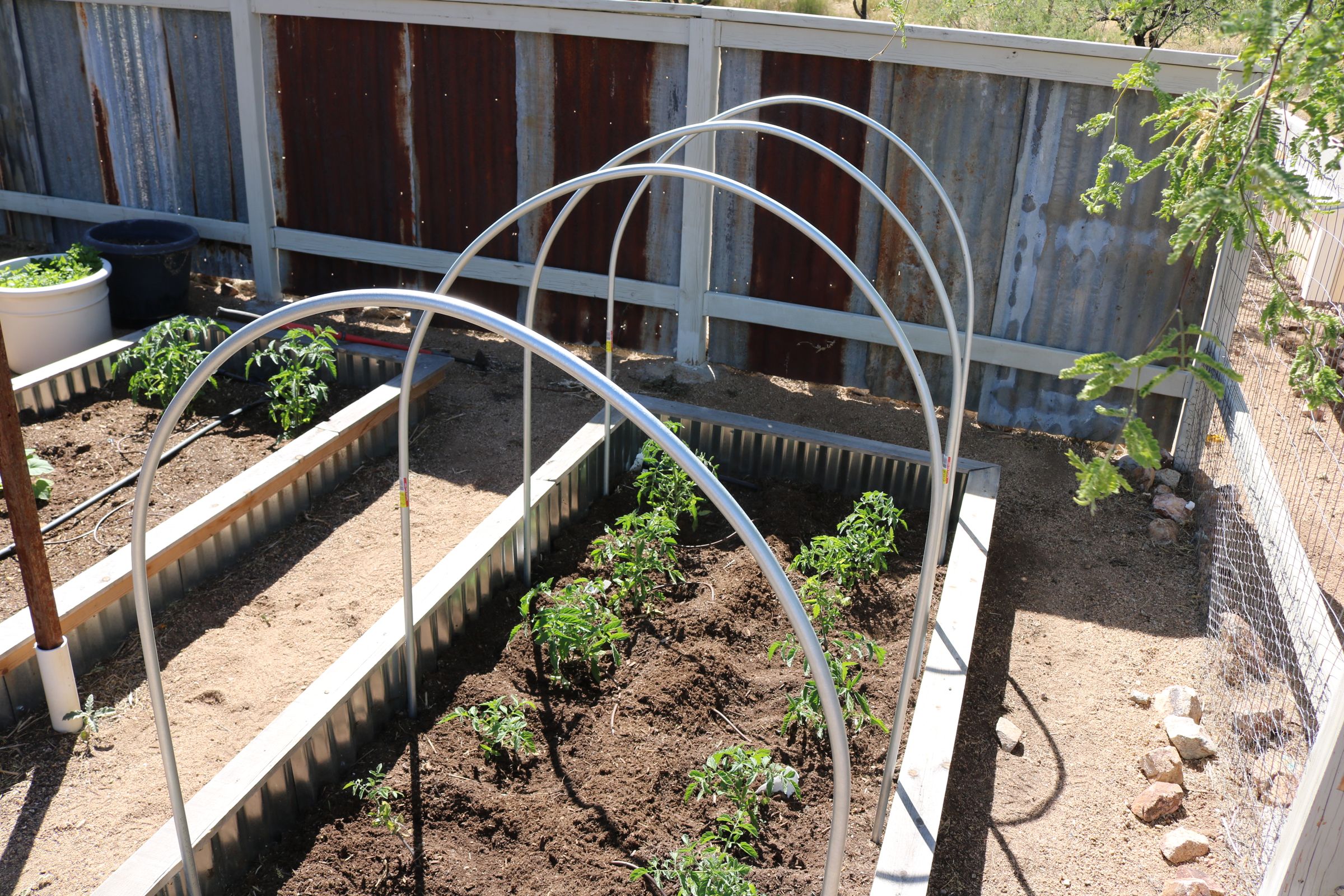 Making Garden Bed Hoops : 7 Steps (with Pictures) - Instructables