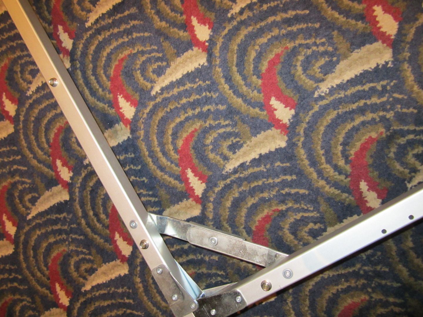 Set Up a Fastfold Projection Screen : 9 Steps - Instructables