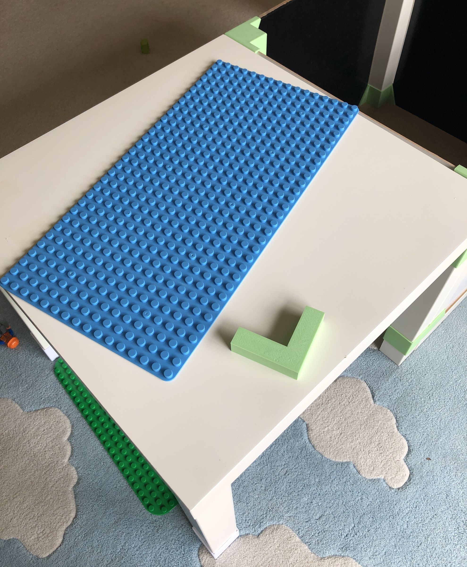 Hardware-free LEGO/DUPLO Table (IKEA LACK Hack) : 9 Steps (with ...