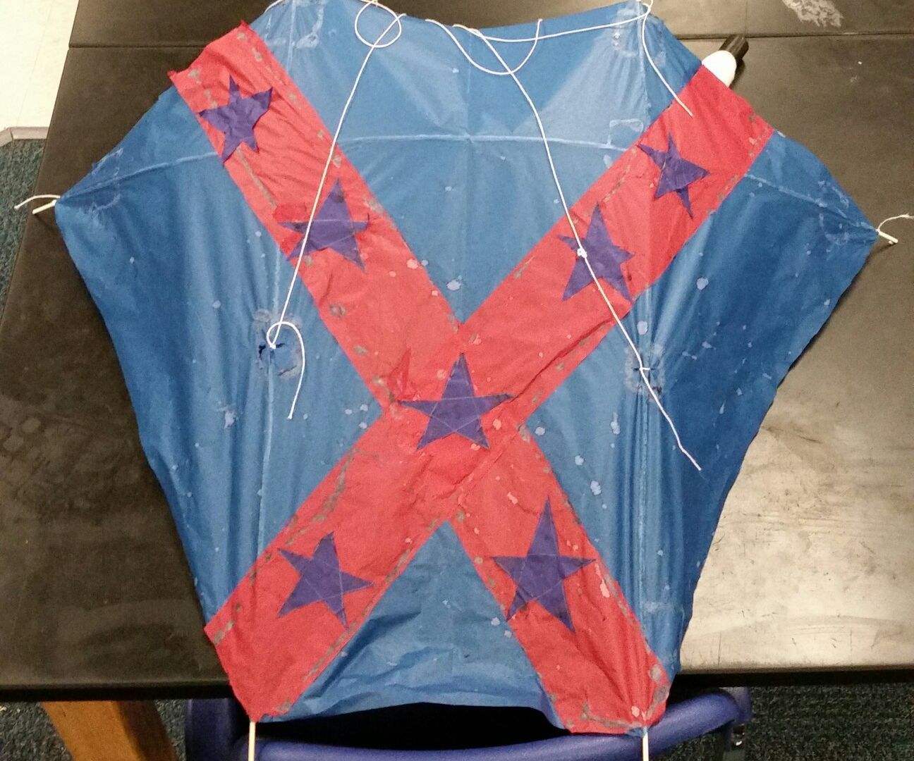 Chip and Dale Barndoor Kite : 9 Steps - Instructables