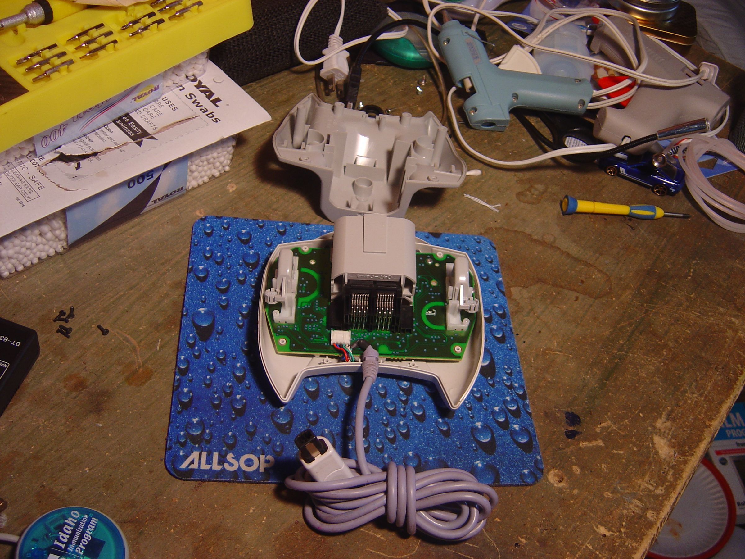 Cleaning a Dreamcast Controller : 5 Steps - Instructables