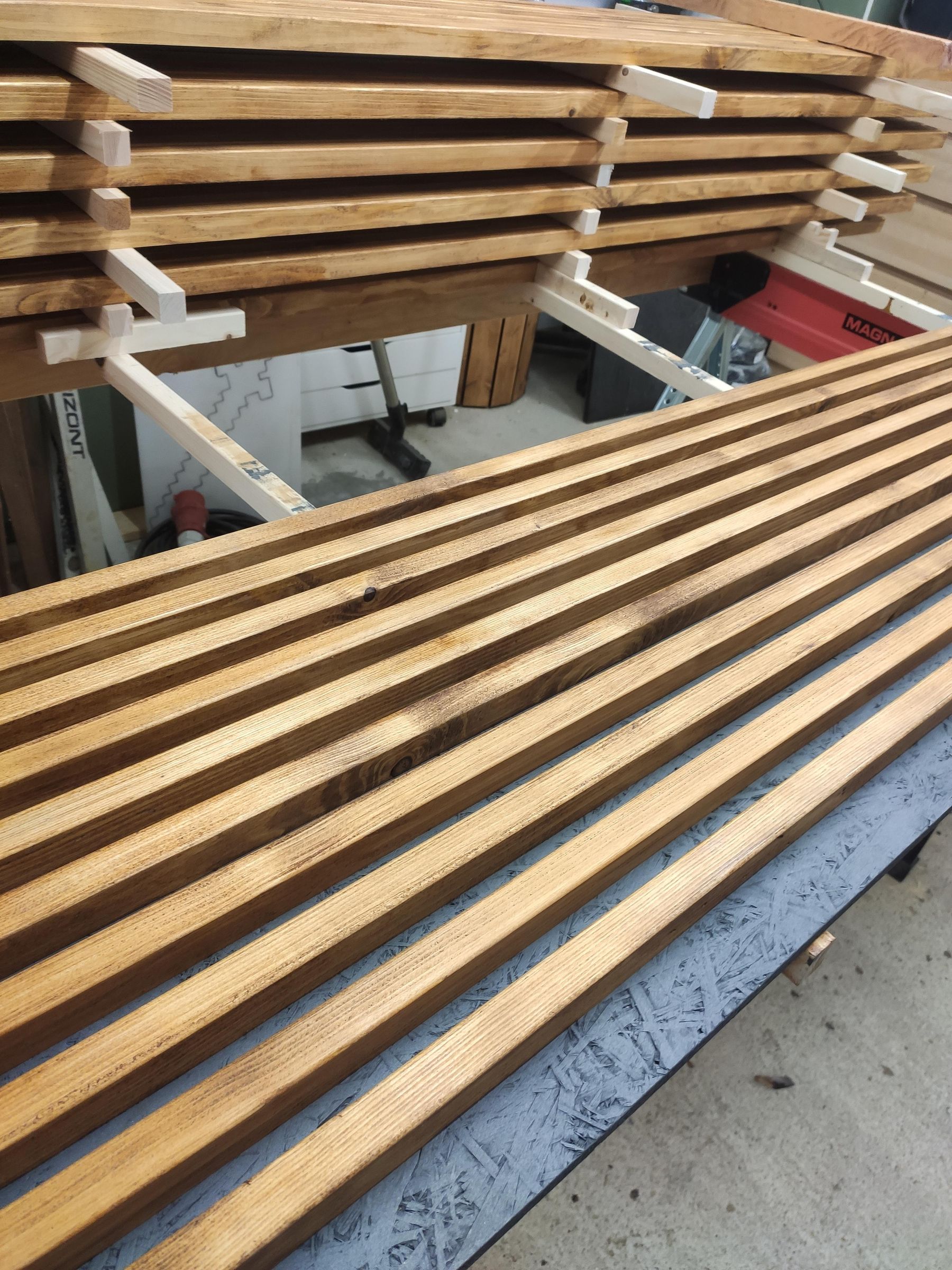 Home Office Slat Wall With Motorised Tripple Monitor Lift and Desk With ...