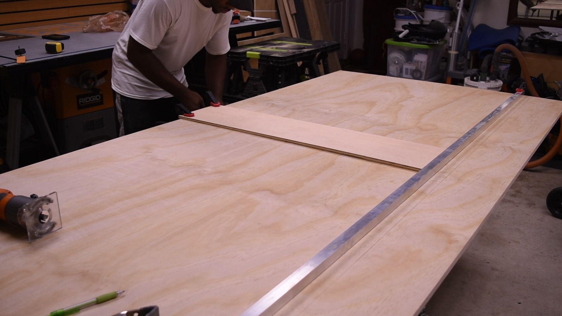 How to Make a Track Saw Guide for a Circular Saw : 8 Steps (with ...