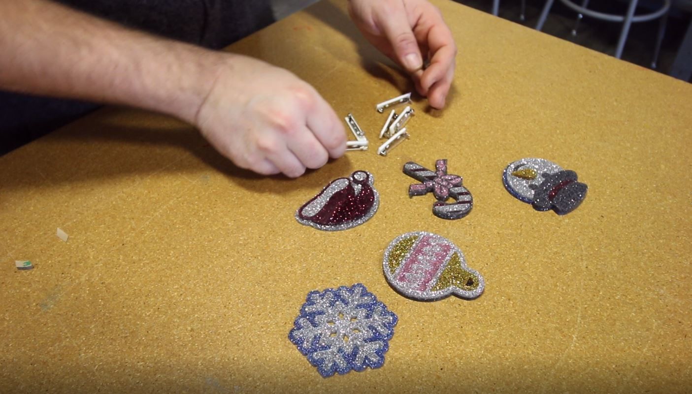 Glitter Acrylic Christmas Pins : 4 Steps - Instructables