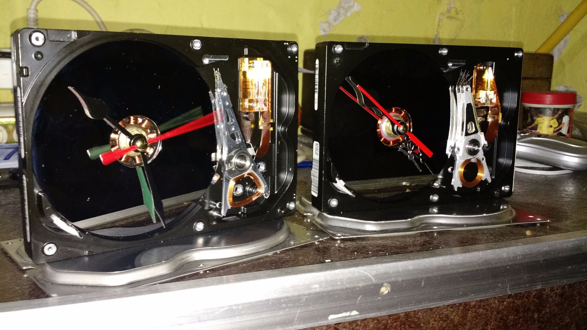 Recycled Hard Drive Desk Clock : 8 Steps (with Pictures) - Instructables