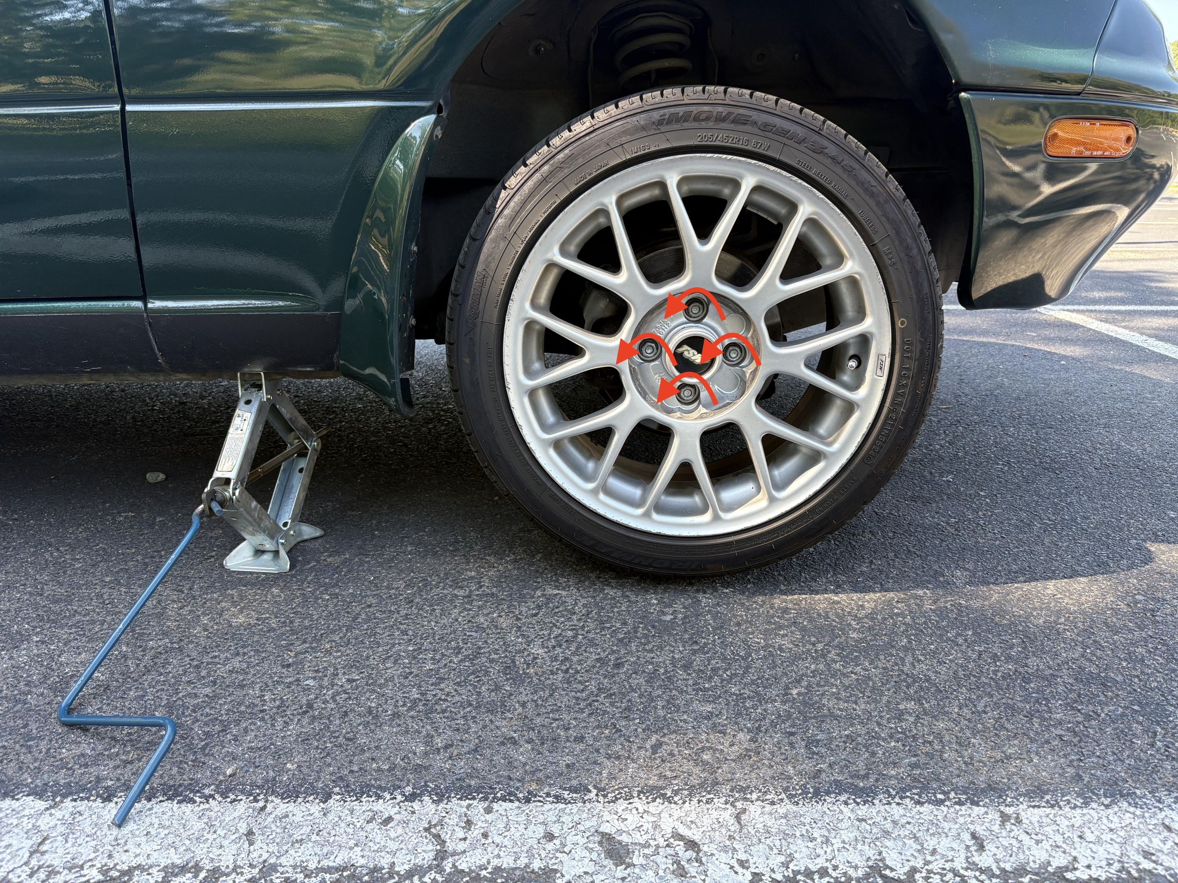 How to Change a Tire : 7 Steps (with Pictures) - Instructables