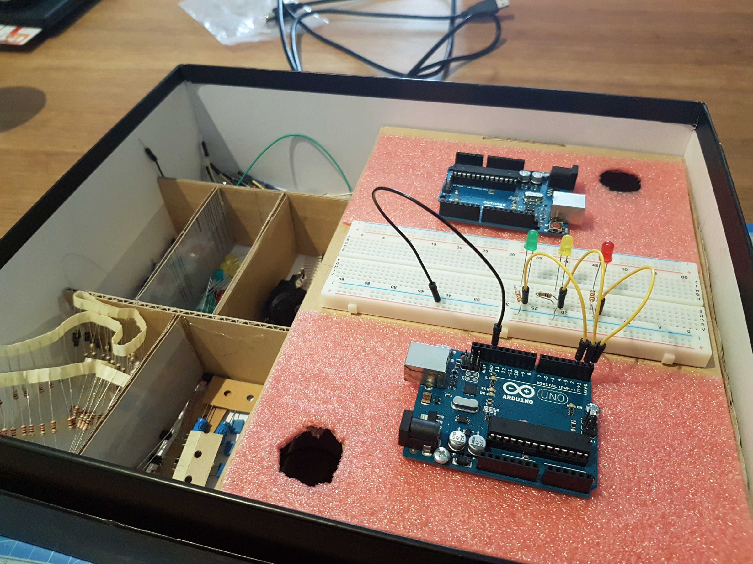 Electronic Foldable Prototyping Workbench : 4 Steps (with Pictures ...