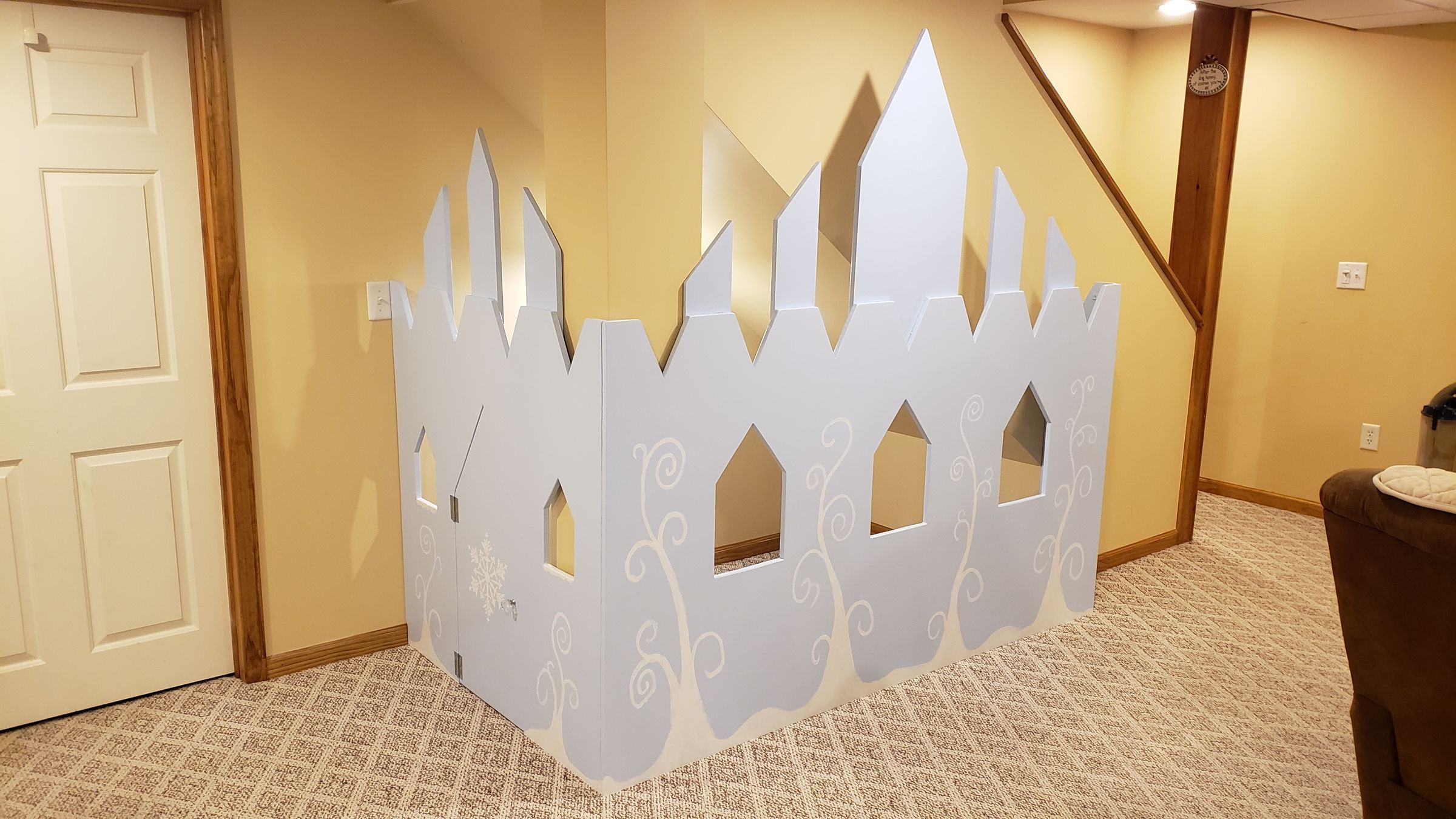 Under-the-Stairs Elsa Ice Castle : 13 Steps (with Pictures) - Instructables