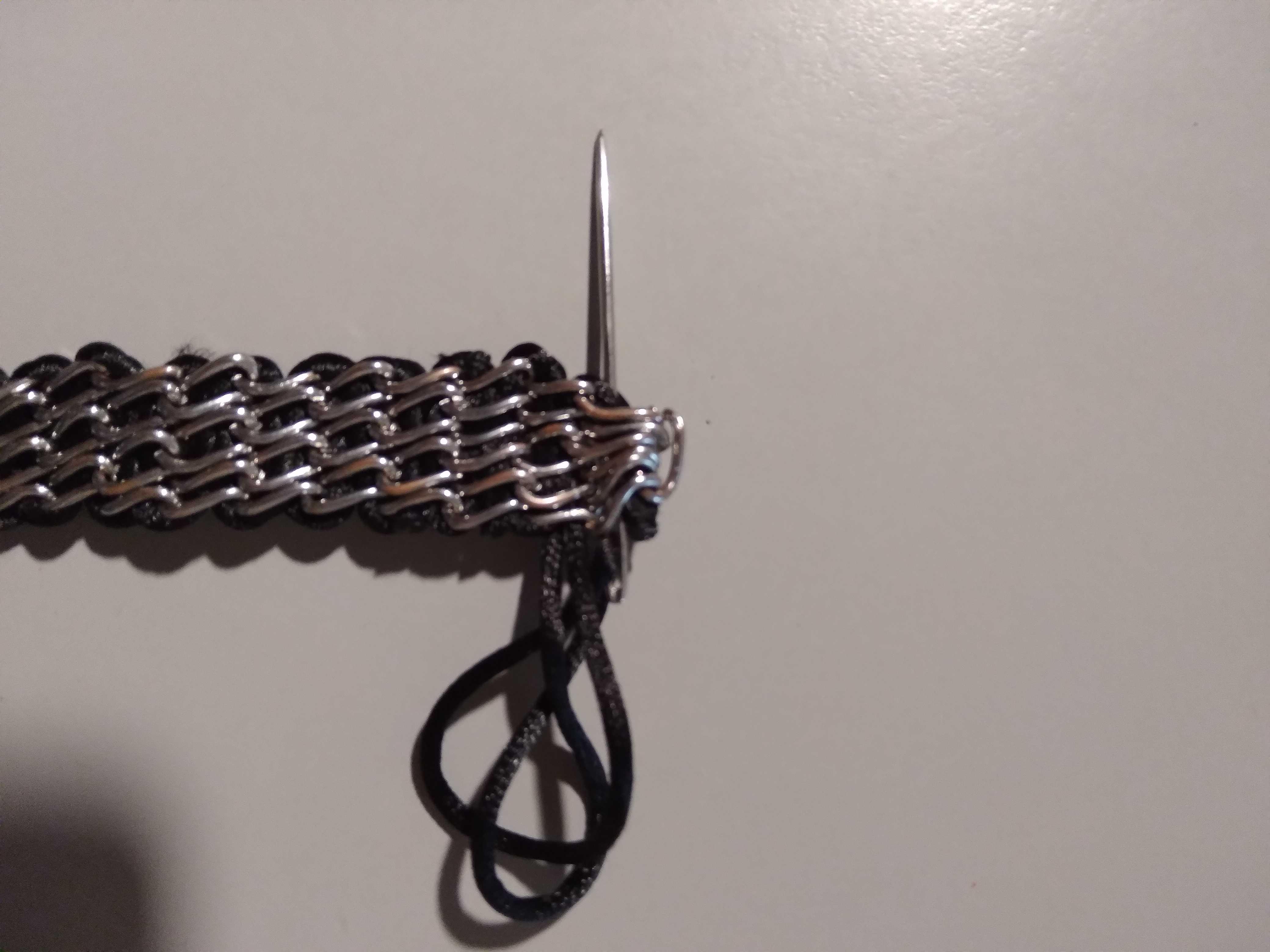 Chain and Intertwined Thread Bracelet : 6 Steps - Instructables