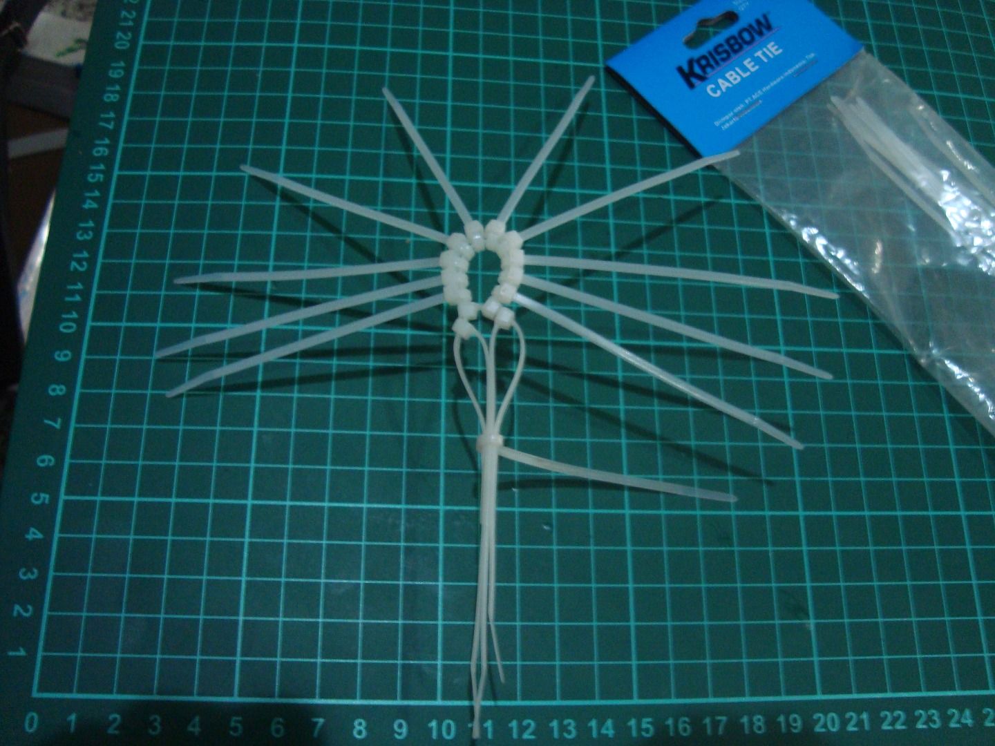 Spider Made From Cable Ties for Props Decor Halloween : 4 Steps (with ...