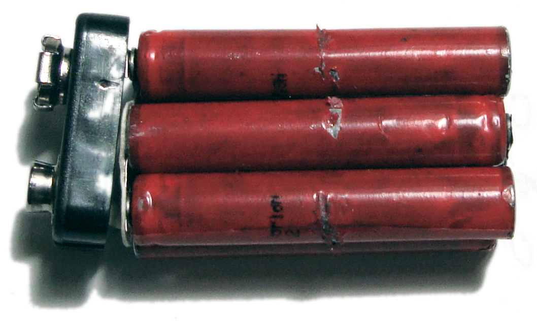 How to Open 9v Battery (come Aprire Una Batteria Da 9v) : 3 Steps ...
