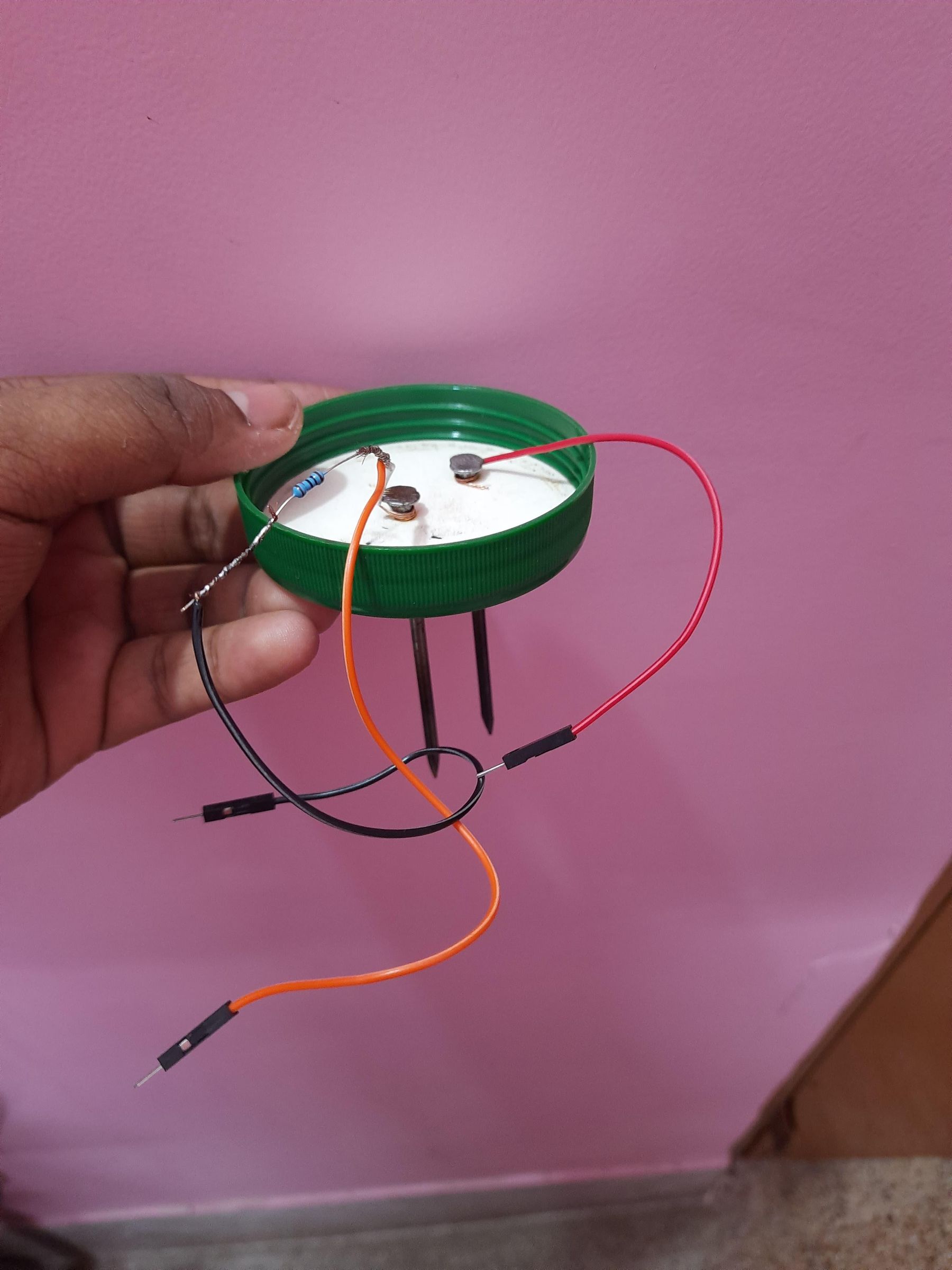 DIY SOIL MOISTURE SENSOR CHEAP YET ACCURATE ! : 4 Steps - Instructables