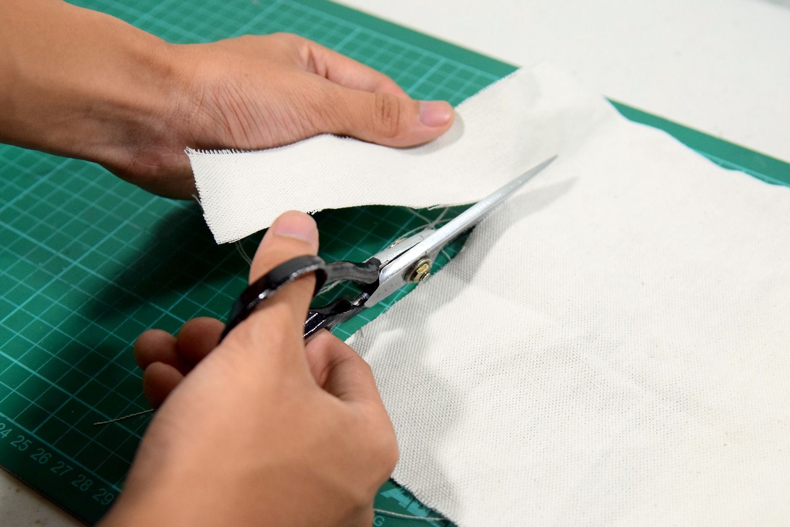 HealthBand: a Remotely Monitored Health Status Bracelet : 17 Steps ...