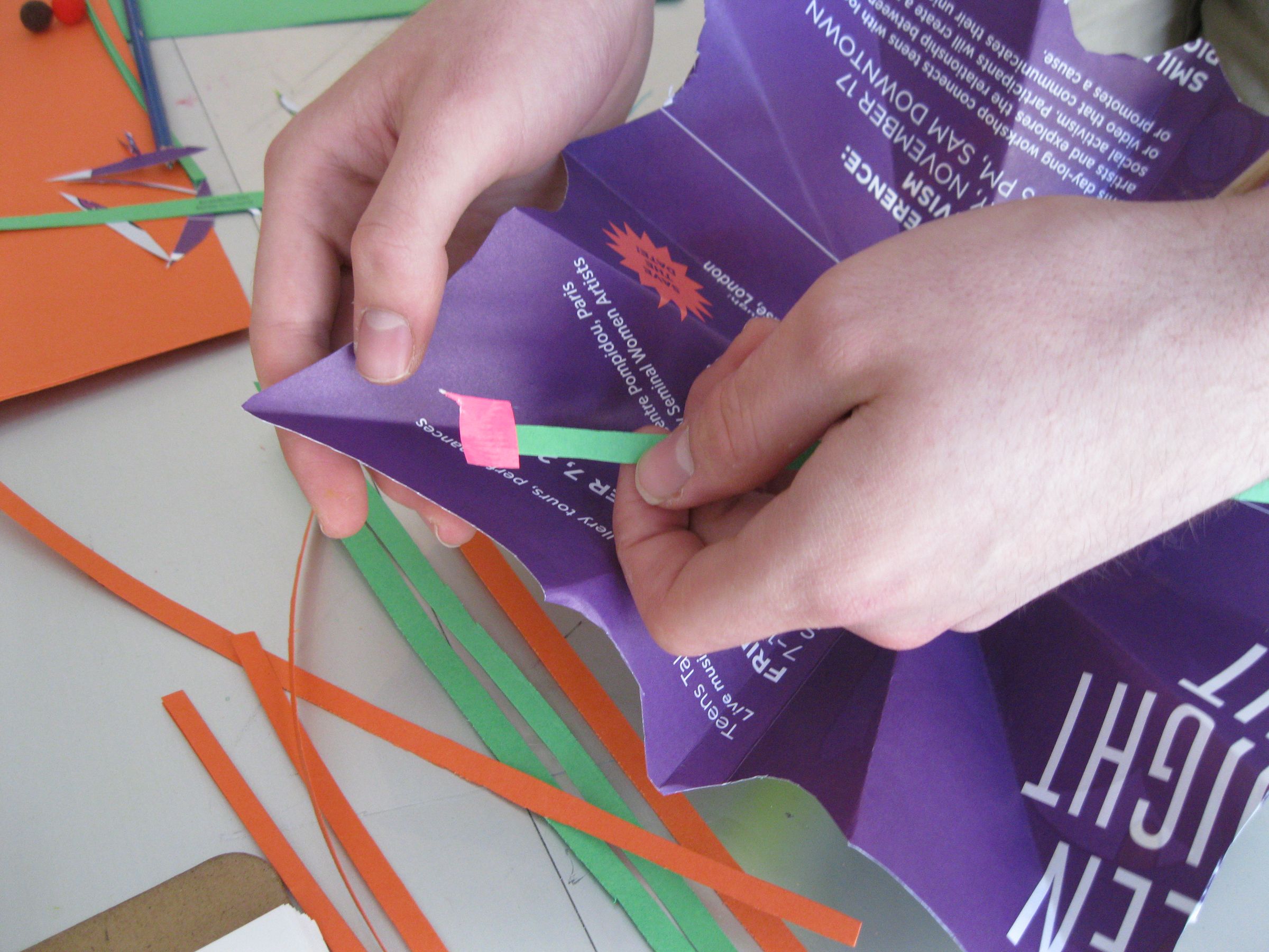 How to Make a Paper Umbrella Using Posters and Office Supplies : 11 ...