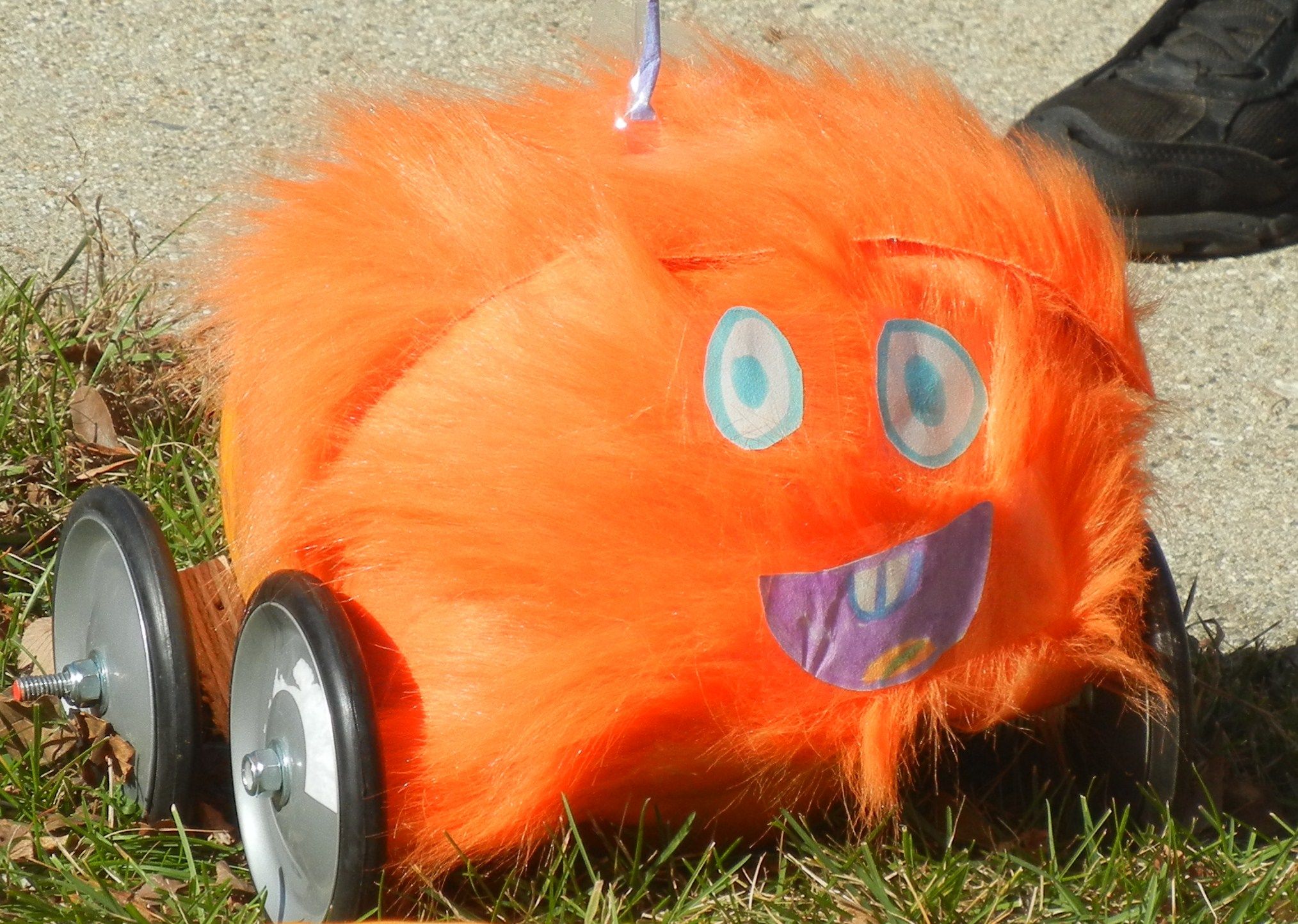 How to Build a PUMPKIN RACER With Two Parallel Independent Axles : 9 ...