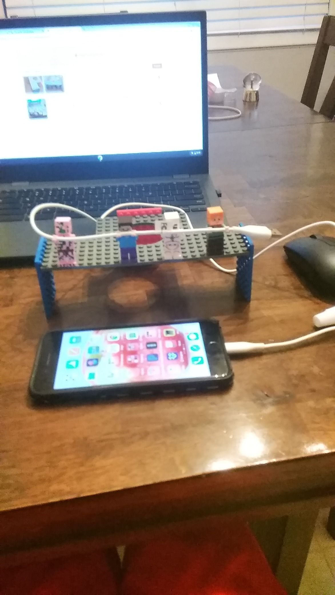 Lego Minecraft Charger Holder : 3 Steps - Instructables
