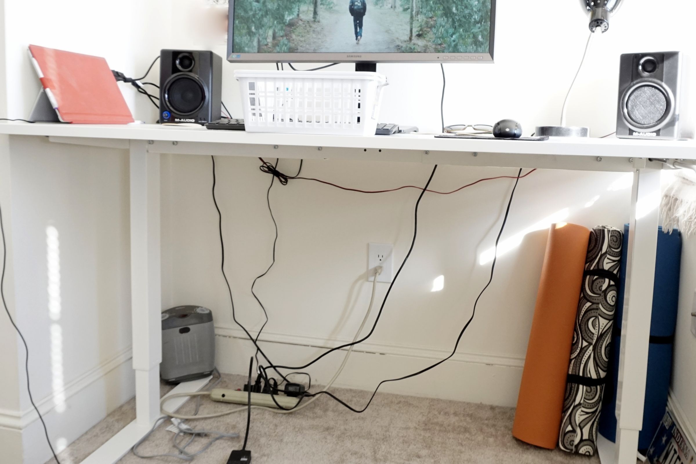 Sleek Cable Management : 4 Steps (with Pictures) - Instructables