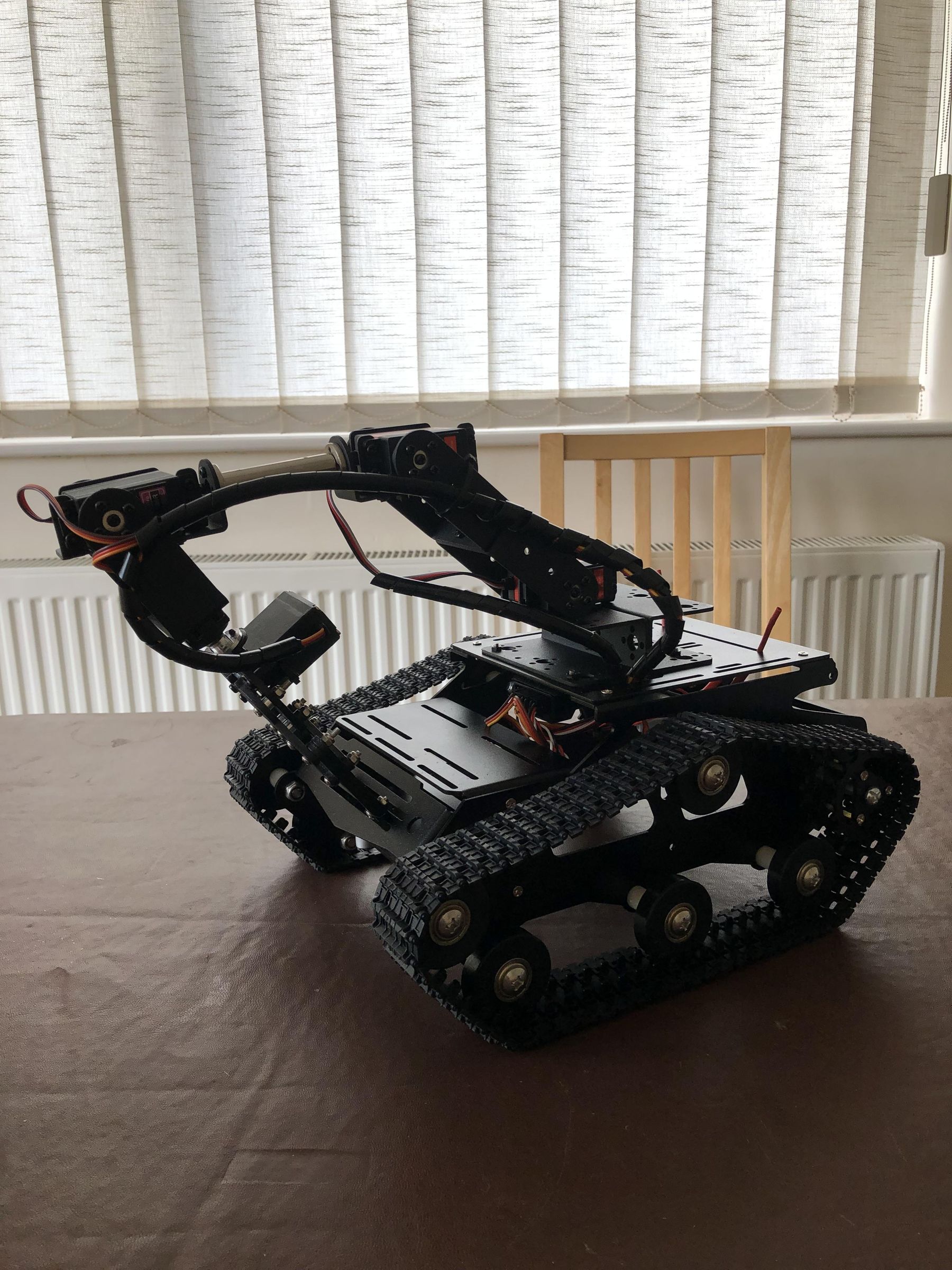 Radio Controlled YueWalker Tracked Chassis With Robot Arm - Instructables