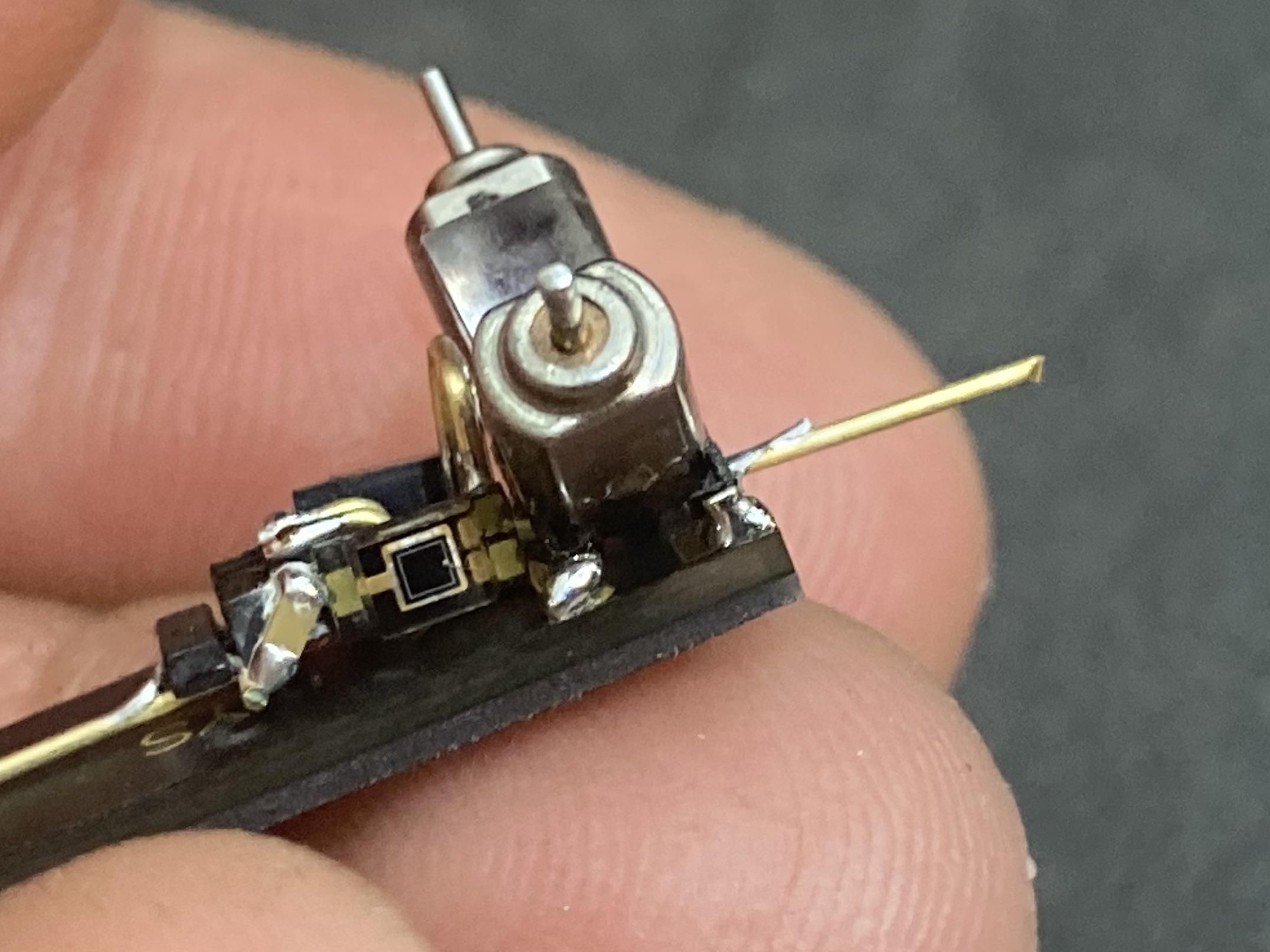 Tiny, Solar Powered, Light Seeking BEAM Bot (Mini Photopopper) : 18 ...