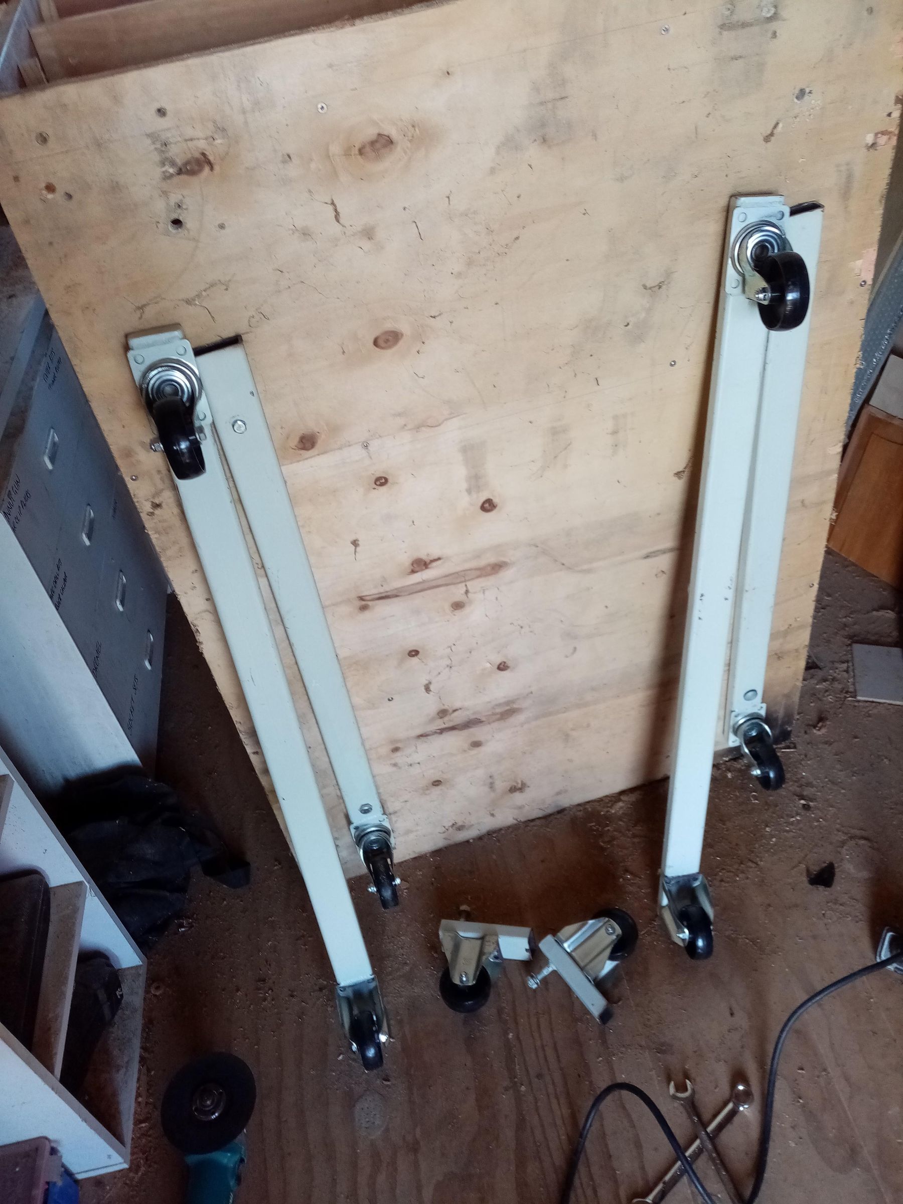 Evolution of a Workbench : 32 Steps (with Pictures) - Instructables