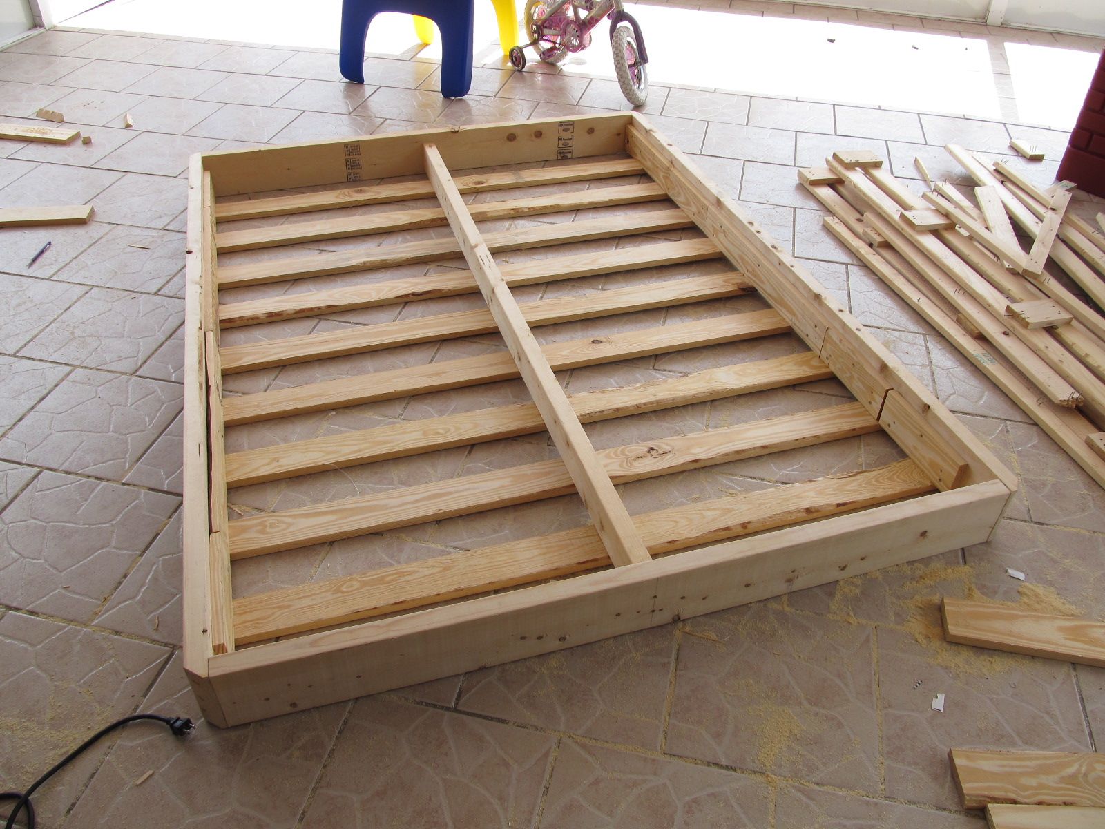 (Re)Building a Bed Foundation : 12 Steps (with Pictures) - Instructables