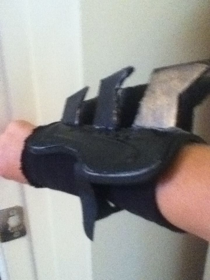 Batman Gauntlets : 12 Steps - Instructables