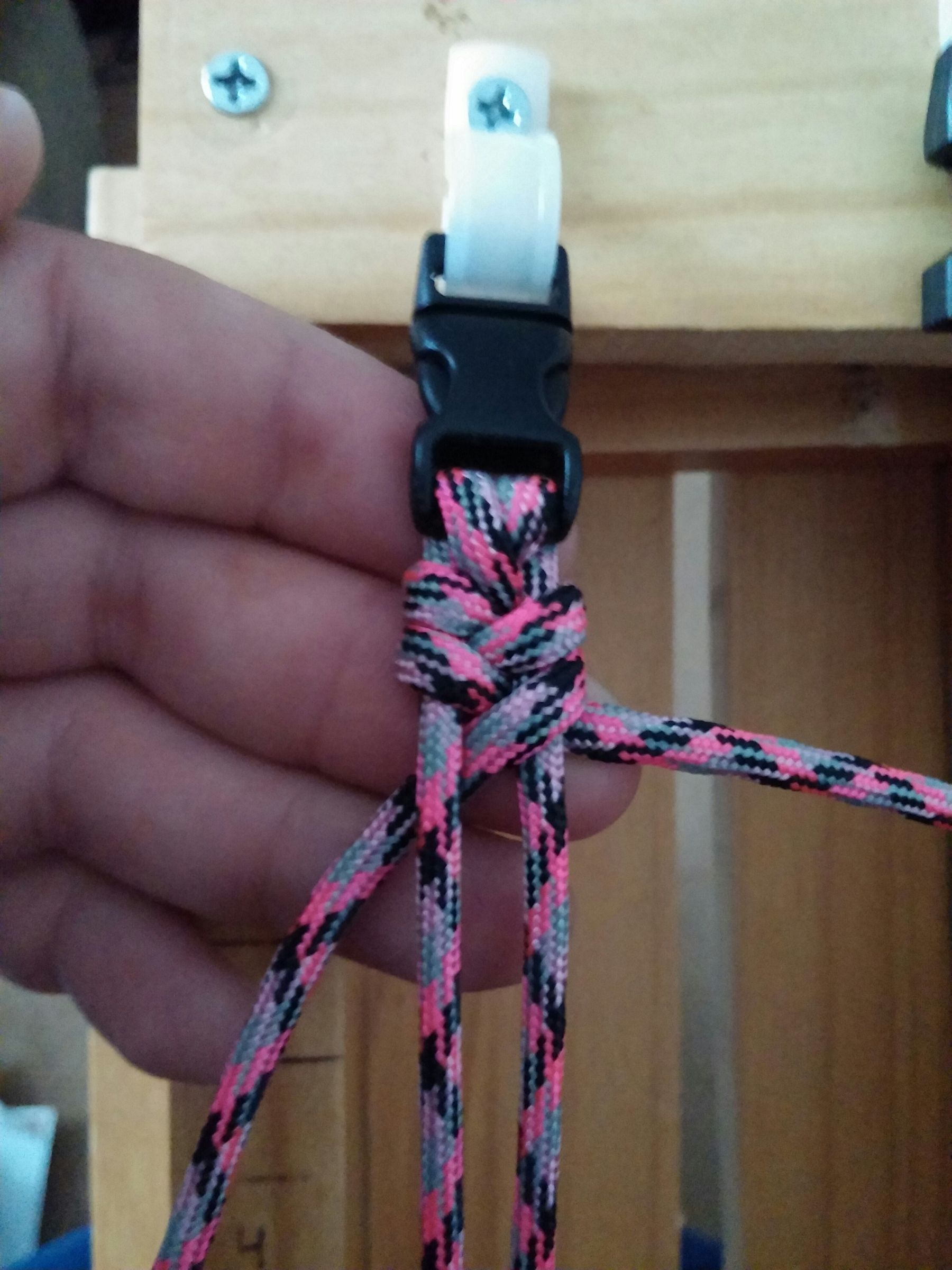 Fish Tail Paracord Bracelet : 10 Steps - Instructables
