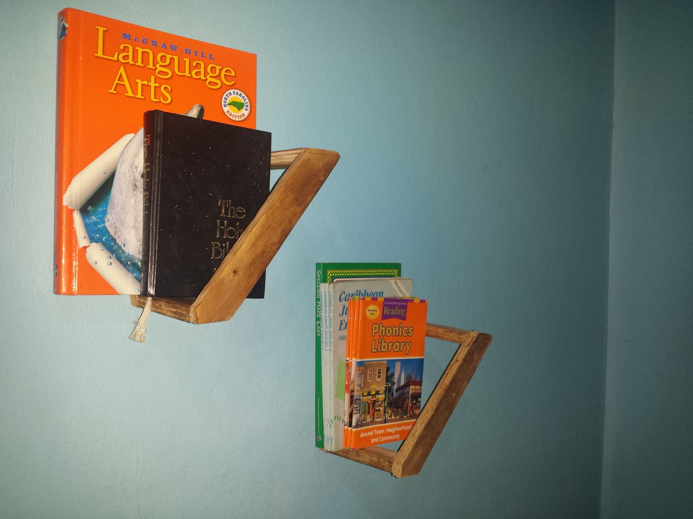 Modern Contemporary Tilt Book Shelving : 5 Steps (with Pictures ...