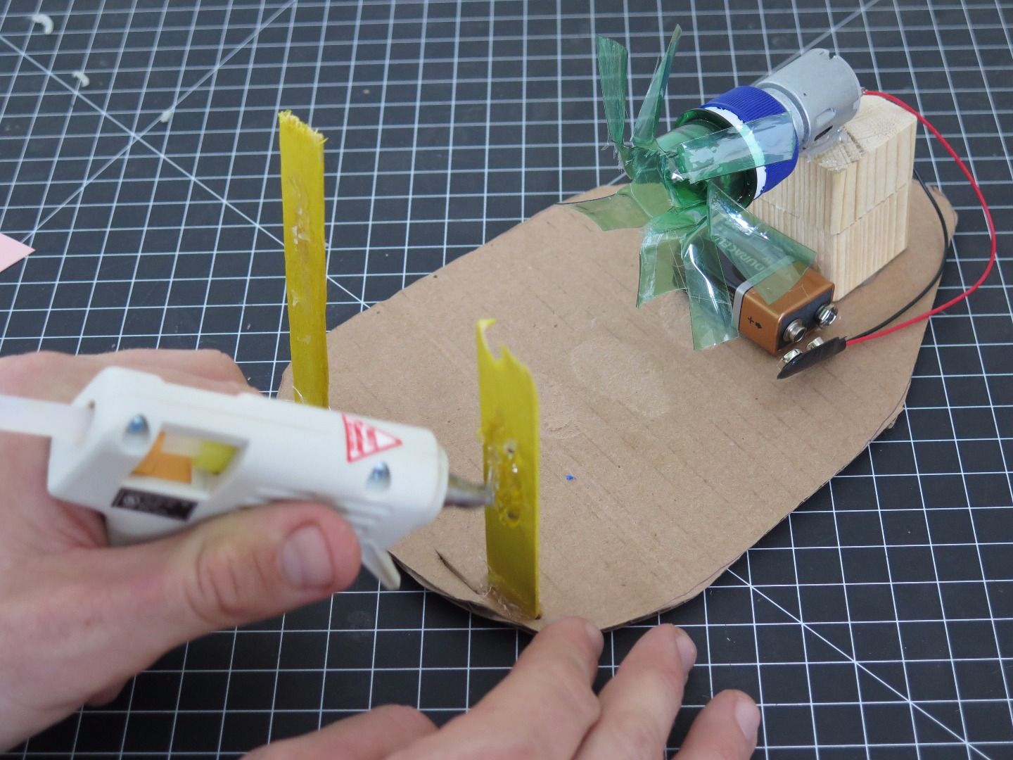 Self-Defeating Fan Car : 7 Steps (with Pictures) - Instructables