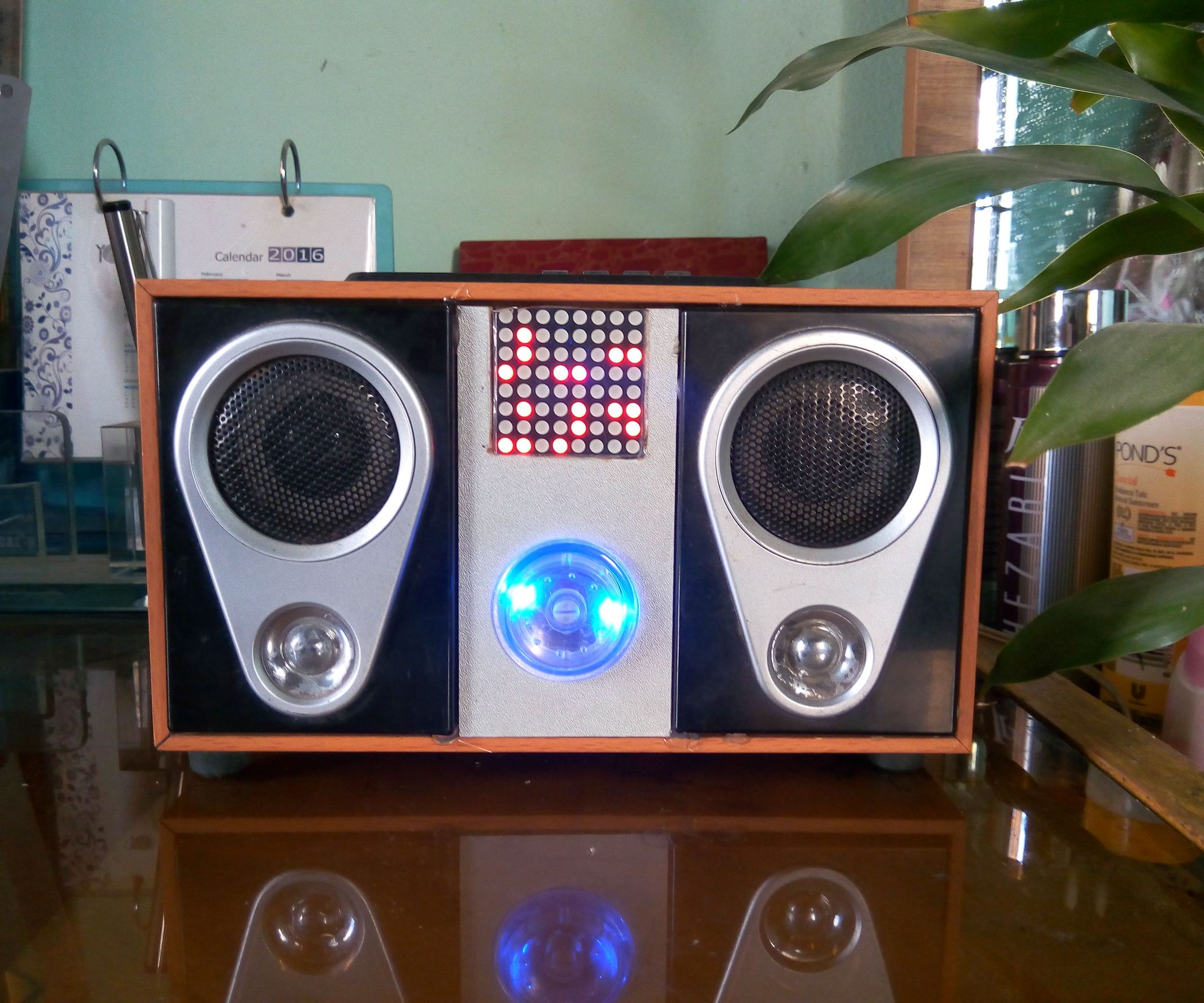 Desk Amplifier With Audio Visualization, Binary Clock & FM Receiver : 8 ...