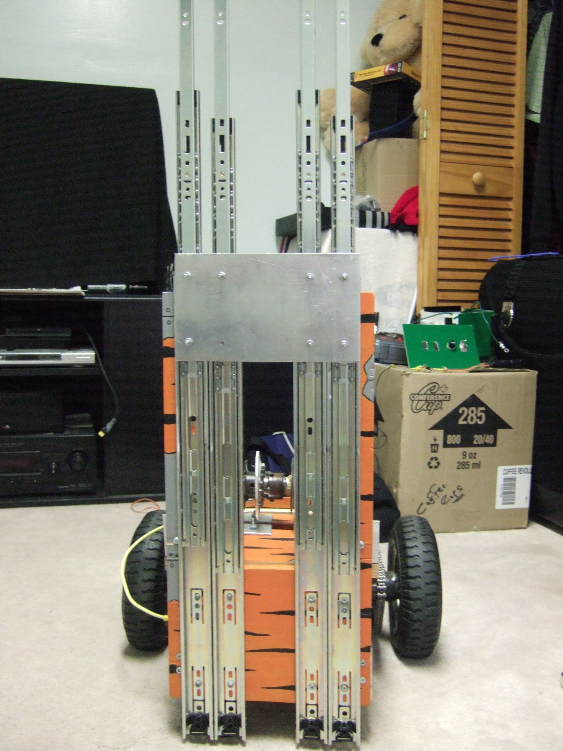 Tiger Forklift : 11 Steps (with Pictures) - Instructables