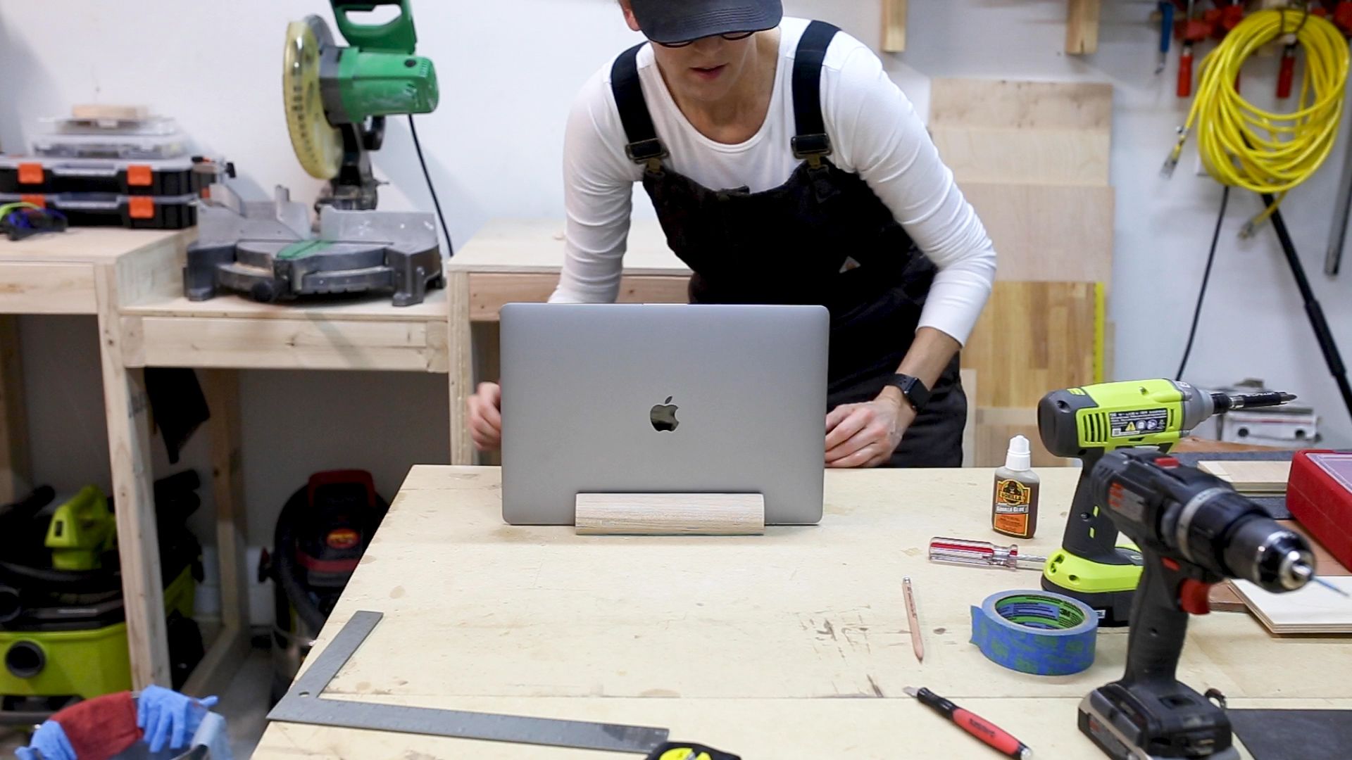 Vertical Laptop Dock : 16 Steps (with Pictures) - Instructables
