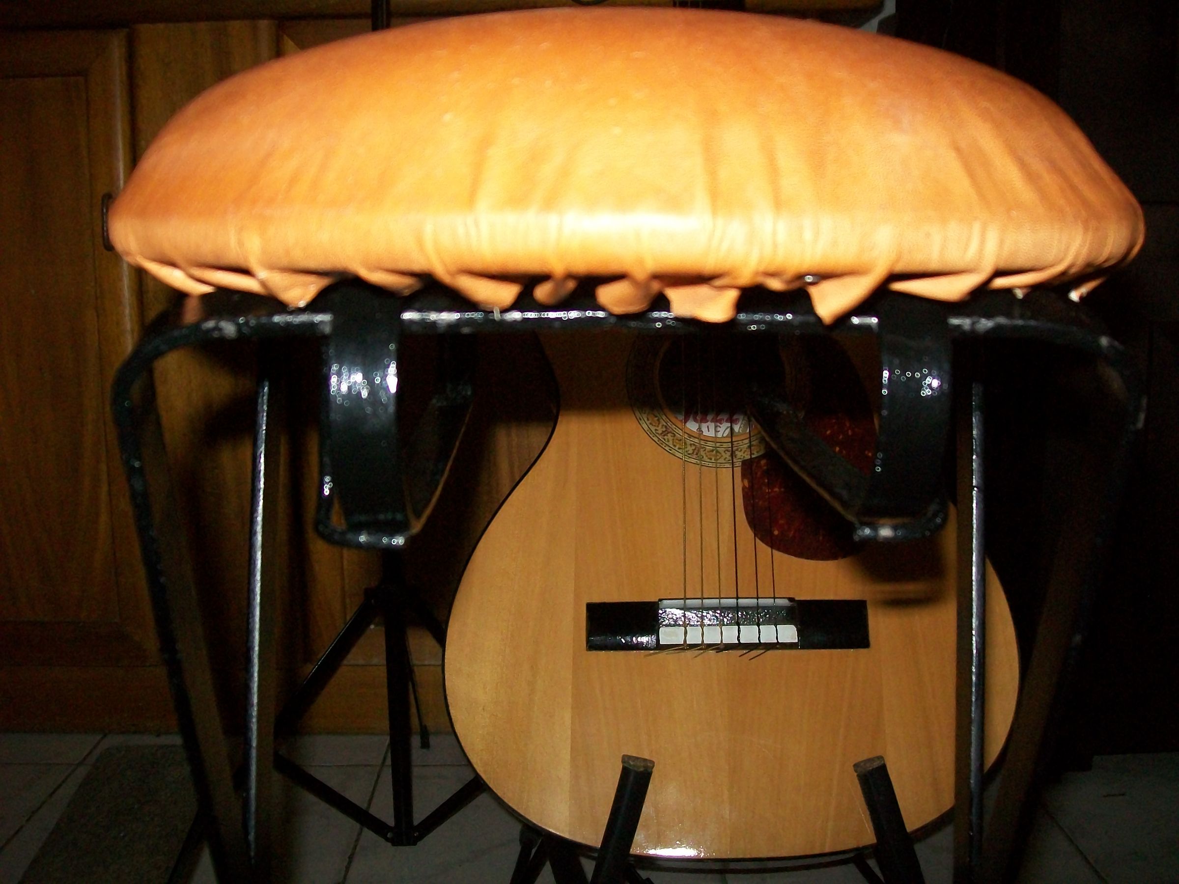 Foldable Classic Guitar Practice Stool : 8 Steps - Instructables