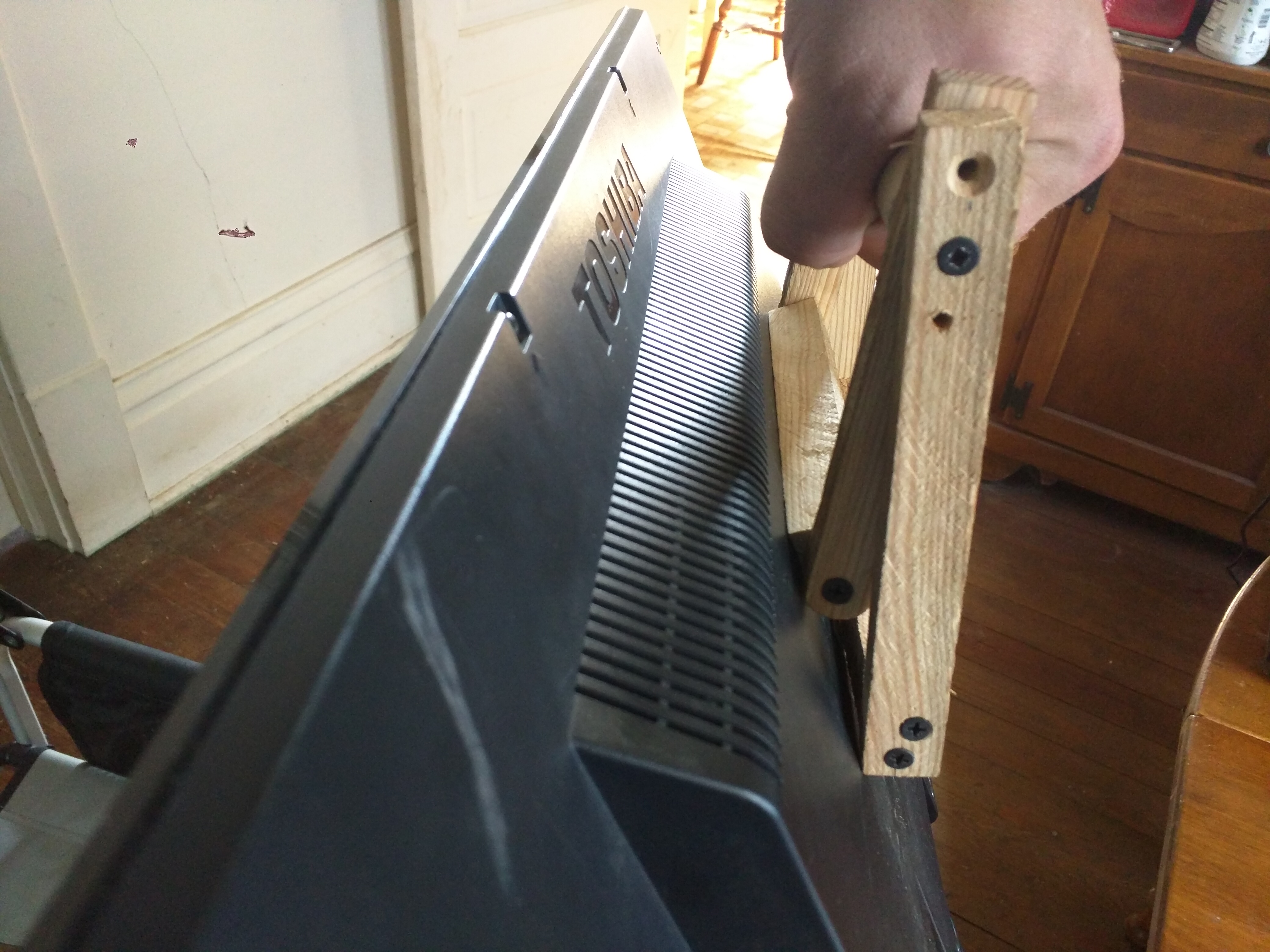 Monitor/TV Stand and Carry Handle : 5 Steps - Instructables