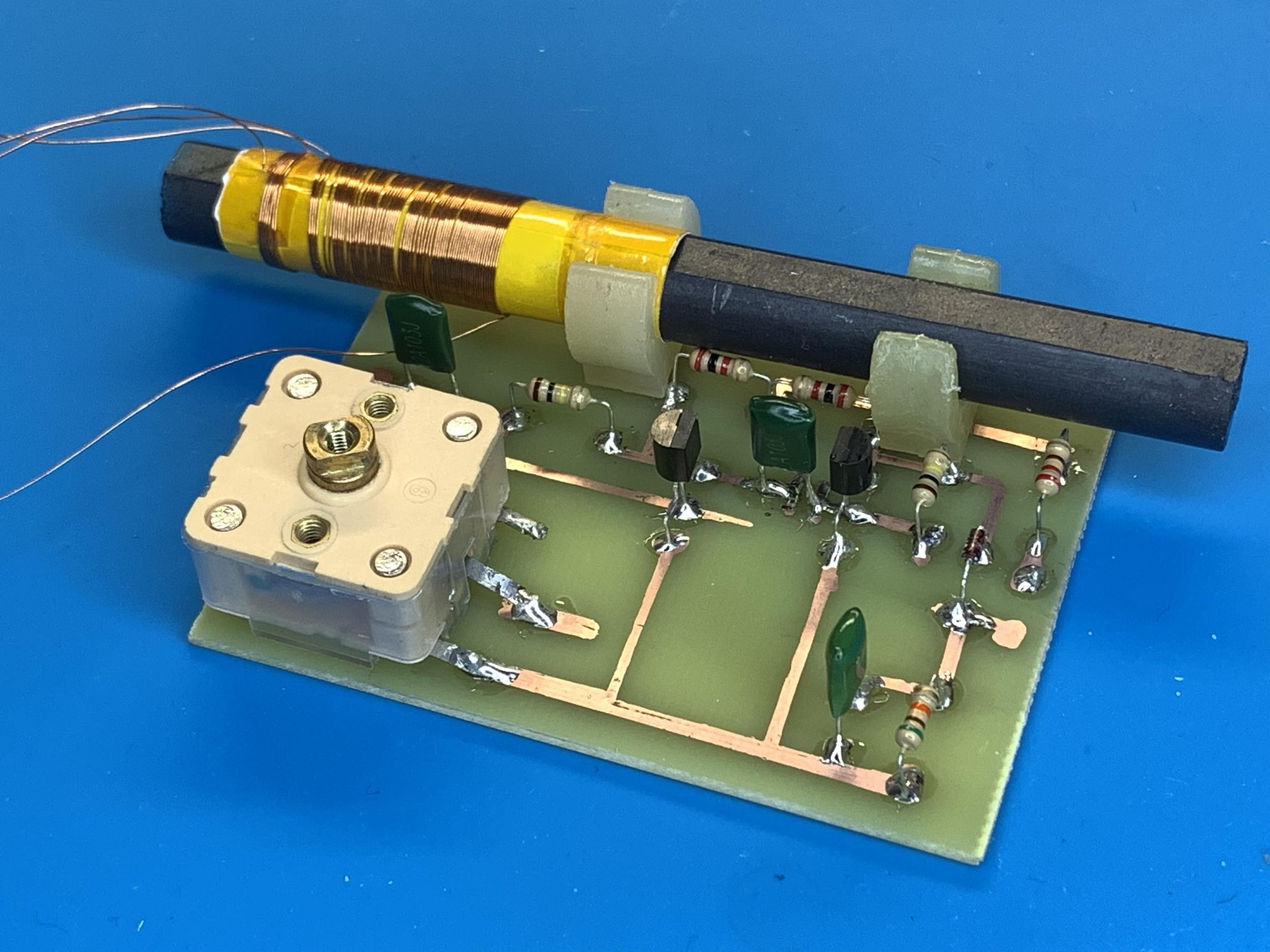 Make a Simple AM Radio : 4 Steps - Instructables