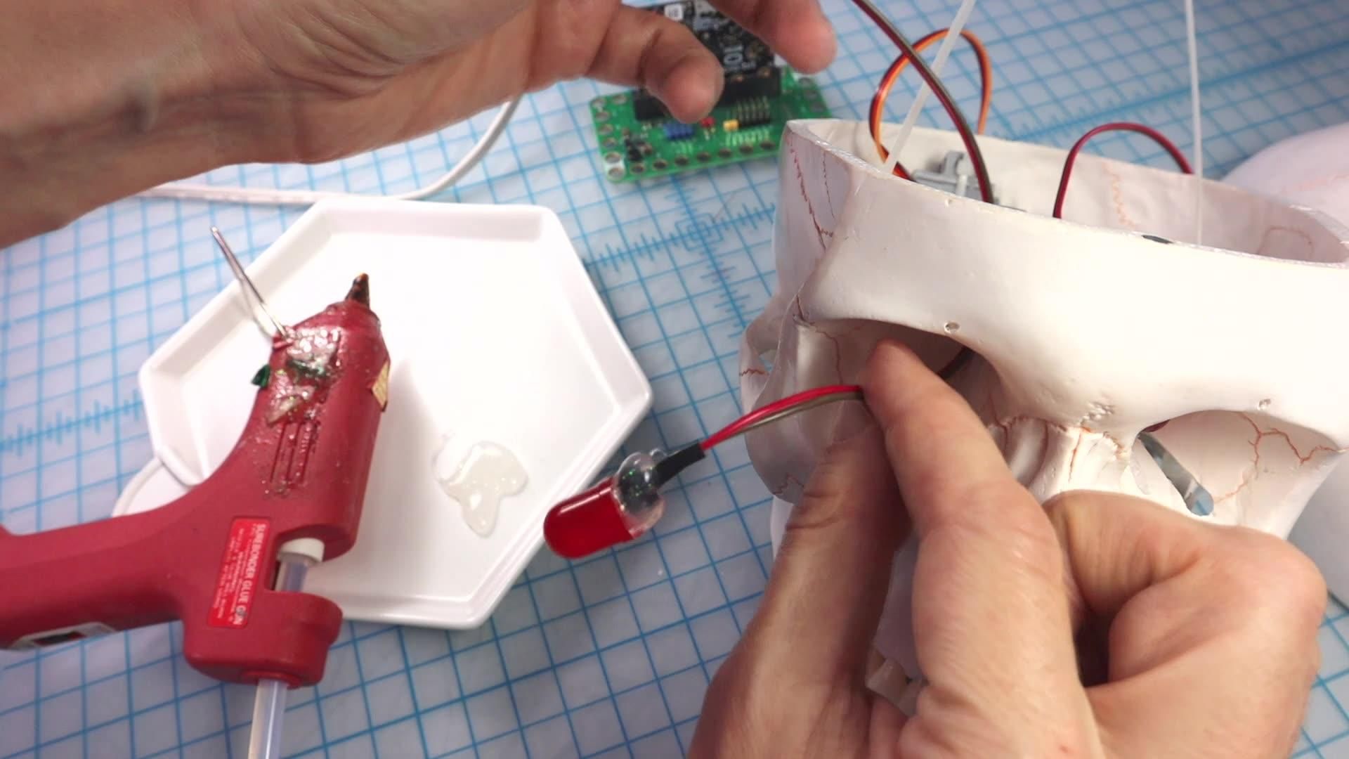 Easy Talking Skull With Micro:bit - Remote Control Animatronic Skull ...