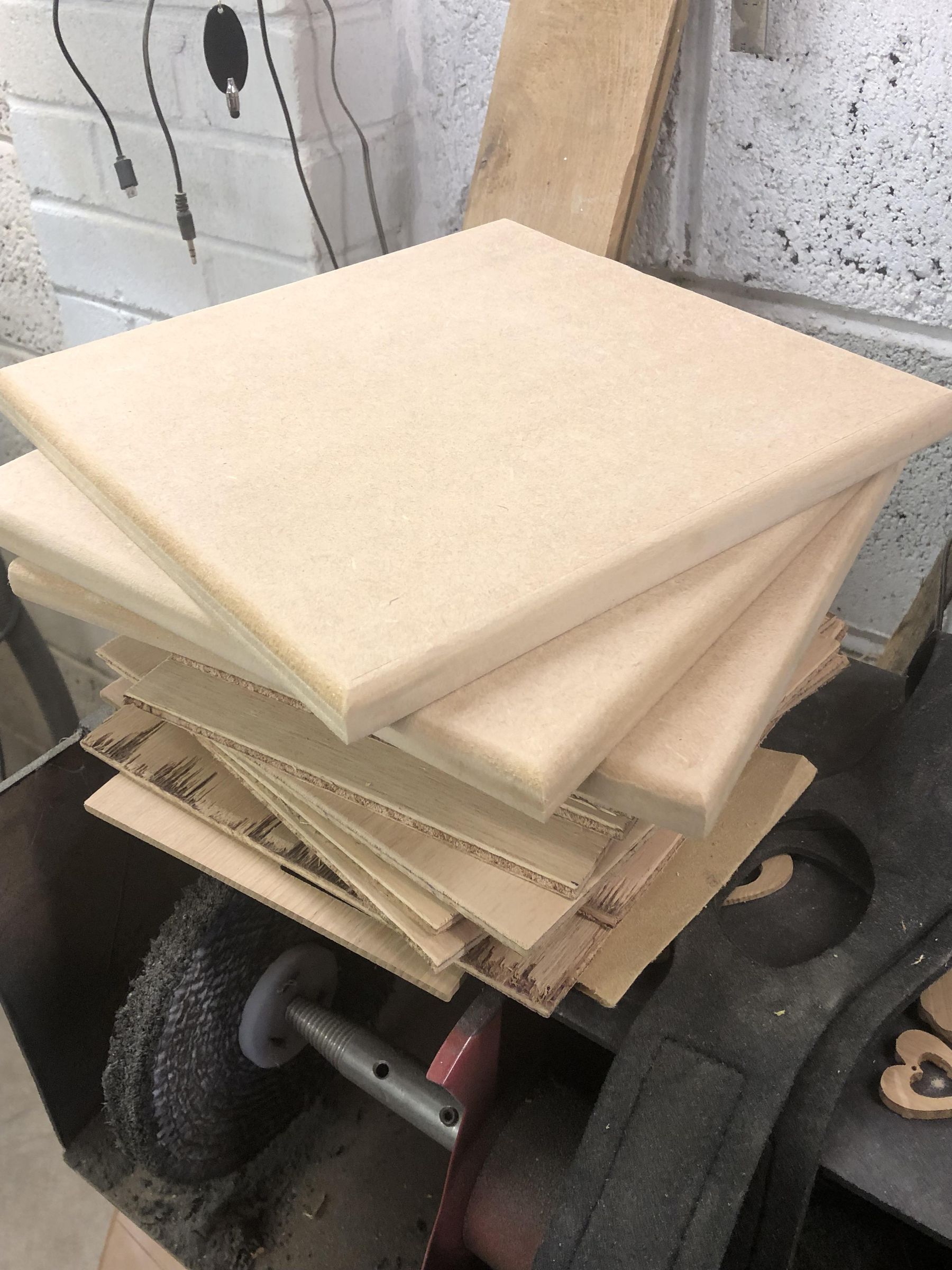 Broom Shaft and MDF Tall Plant Stand El Cheapo! : 5 Steps (with ...