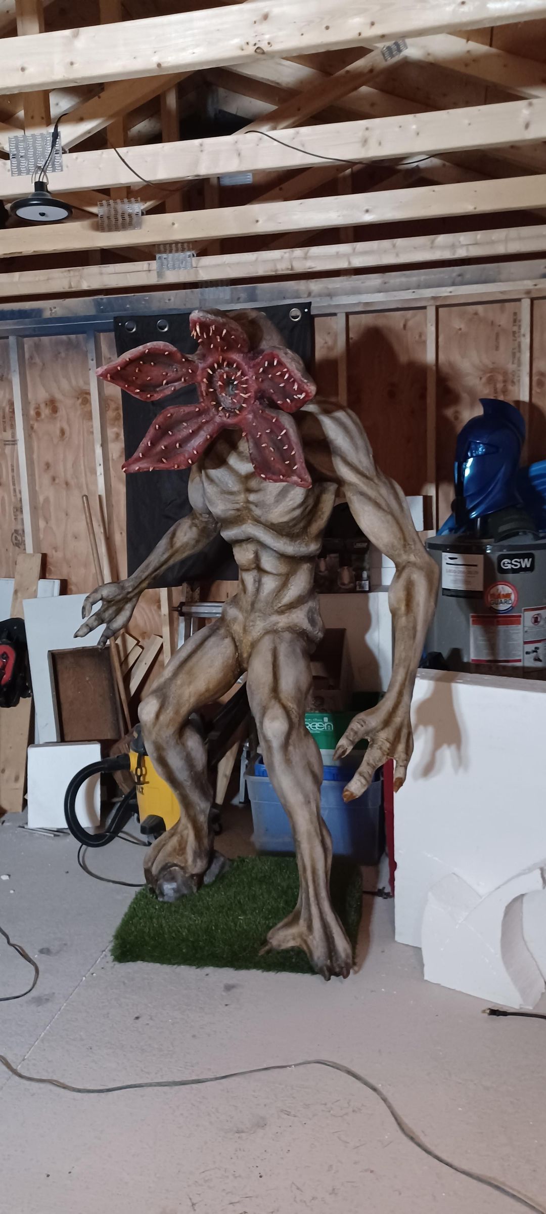 Stranger Things Demogorgon- Life-size Halloween Statue : 6 Steps (with ...