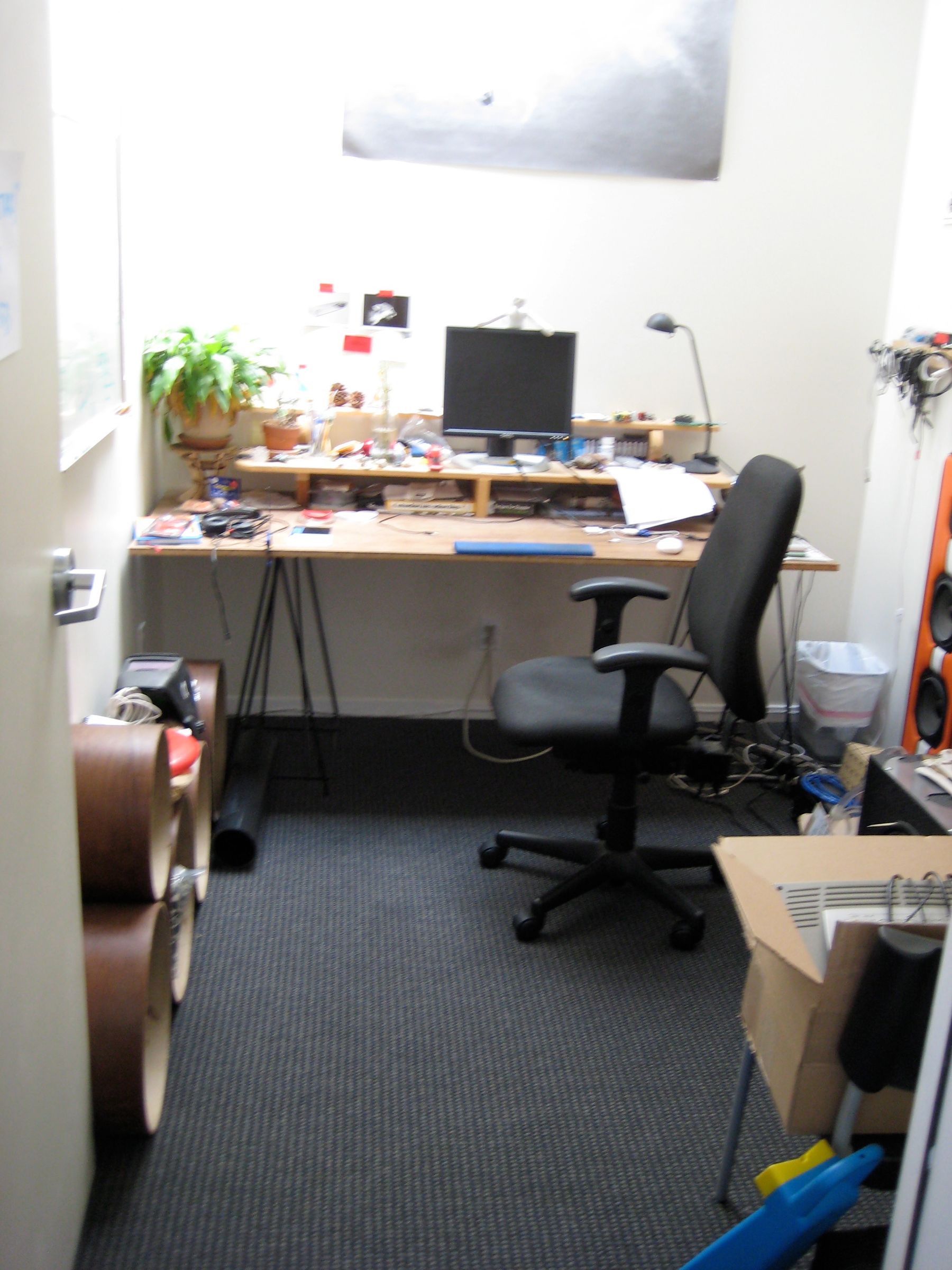 How to Redecorate the Office When Everyone Is Gone : 7 Steps (with ...