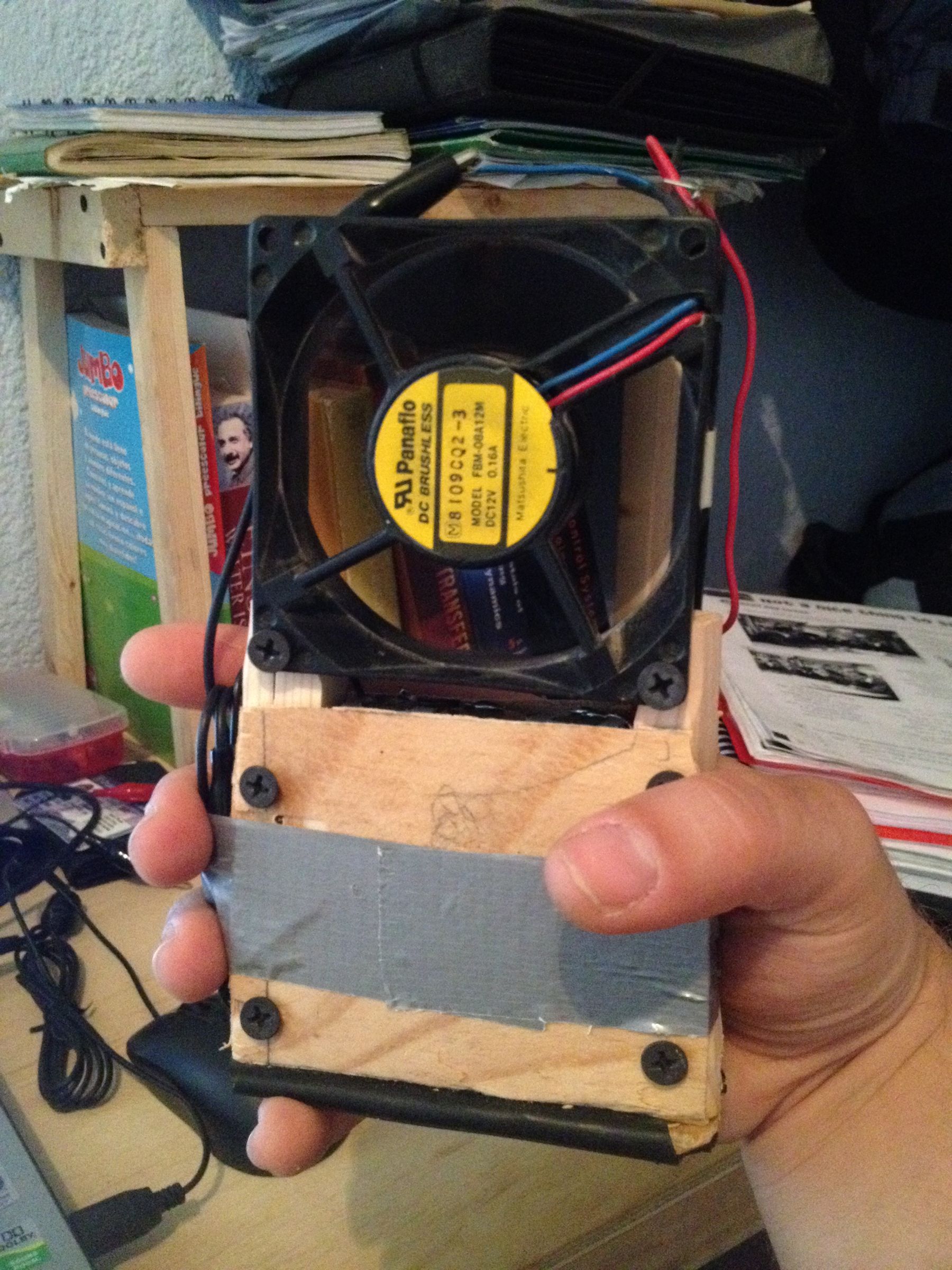 Free Battery Powered Fan With 20 Hour Life : 4 Steps - Instructables