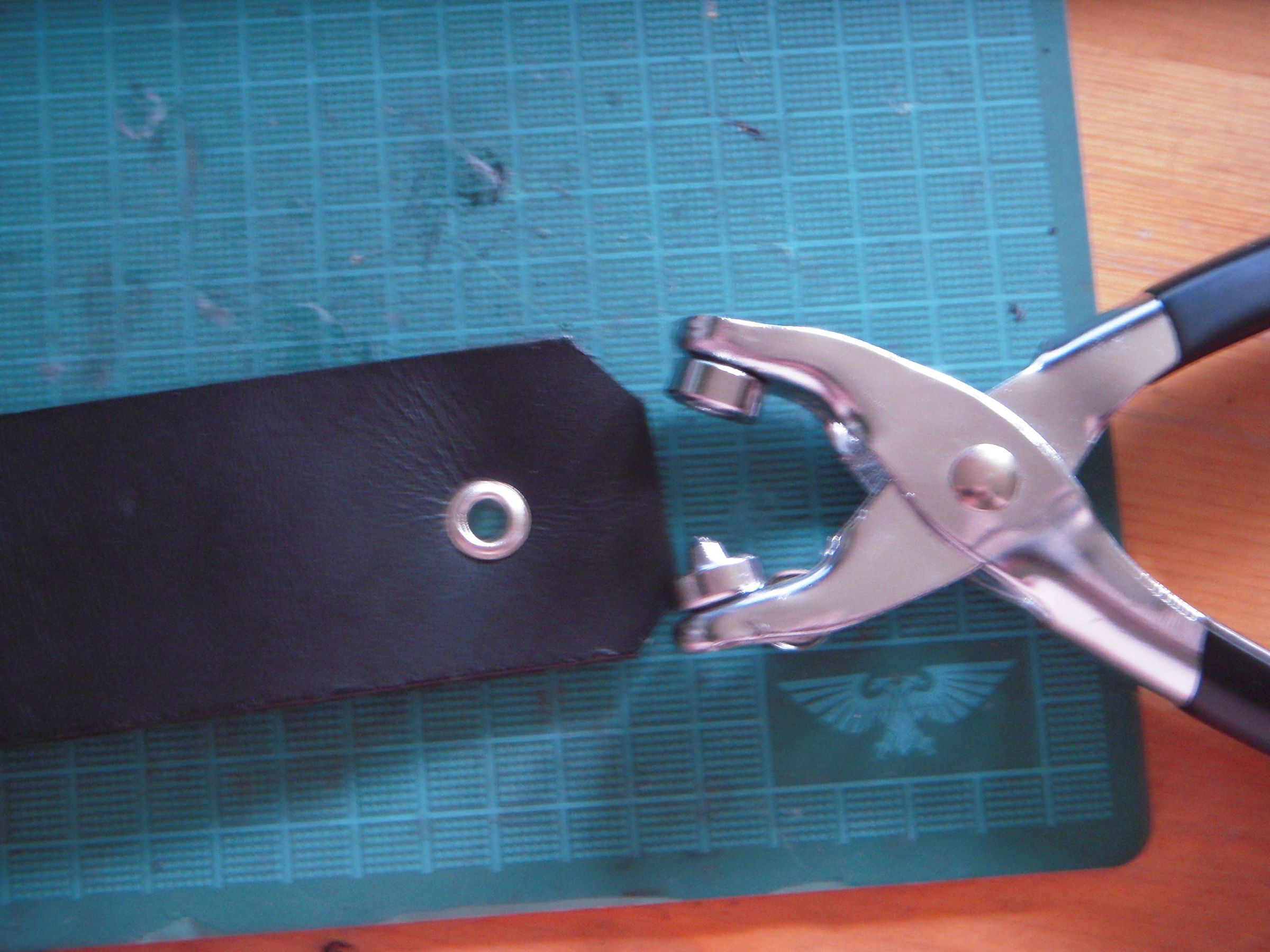 Draw-String Wrist Cuffs : 6 Steps - Instructables