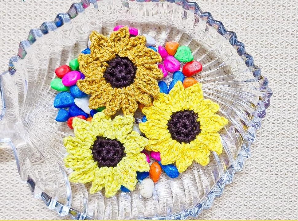 Super Easy and Quick Crochet Sunflower Applique Pattern : 3 Steps (with ...