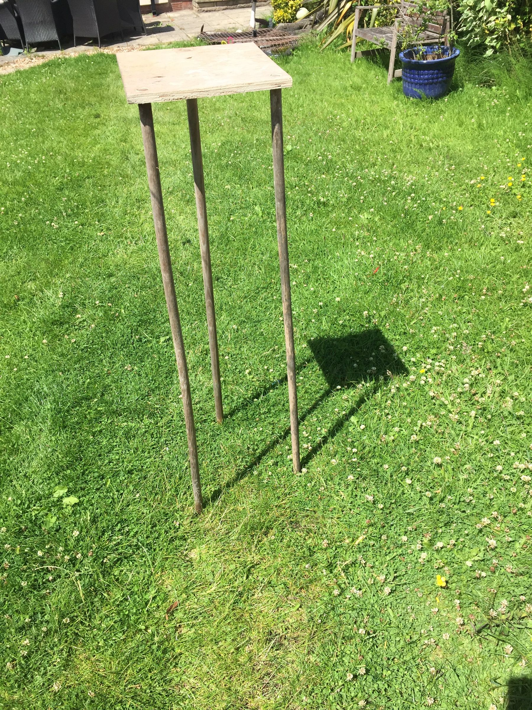 Diy Modern Bird Table : 10 Steps - Instructables