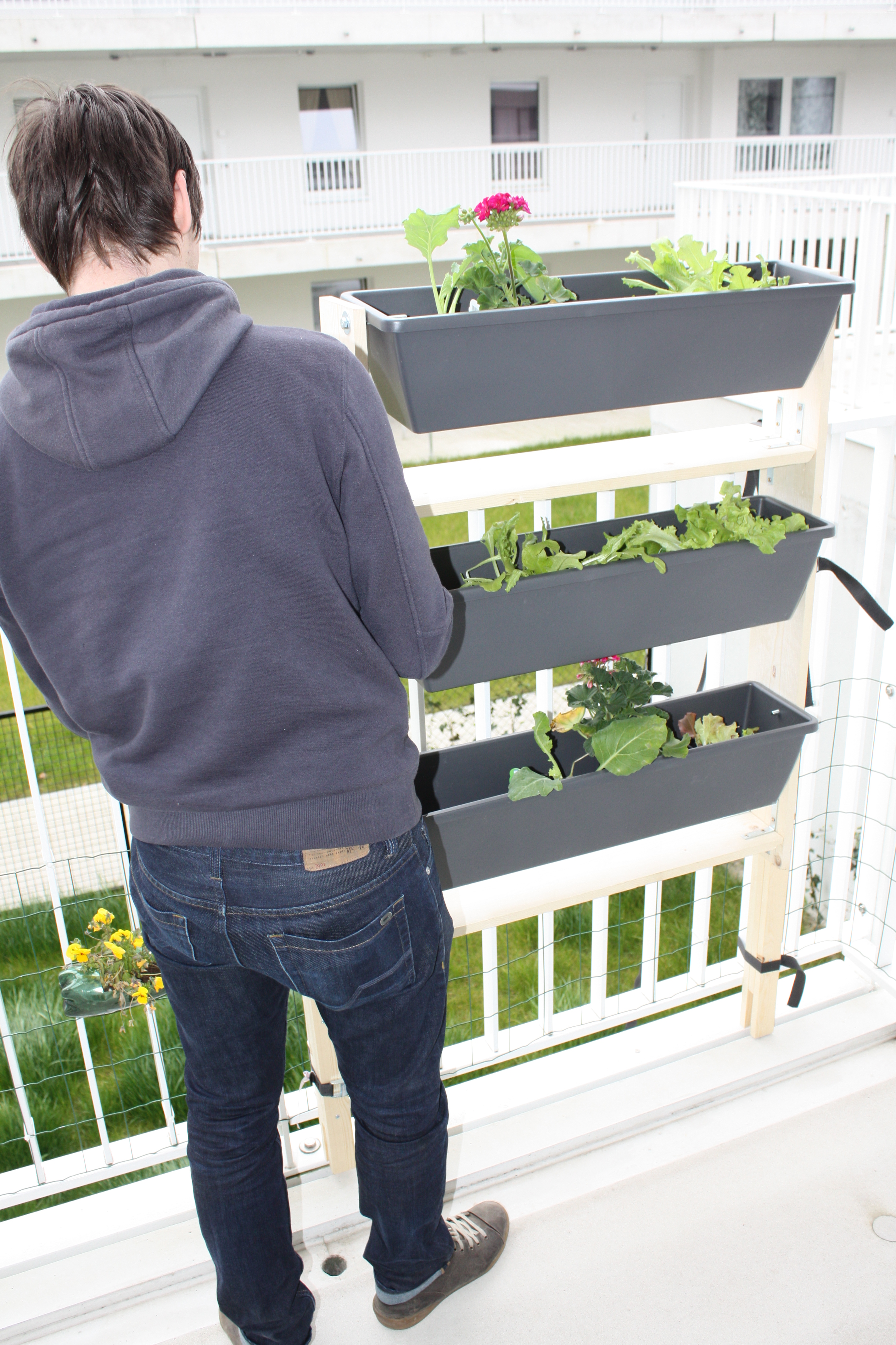 Space Efficient Gardening Rack : 9 Steps (with Pictures) - Instructables