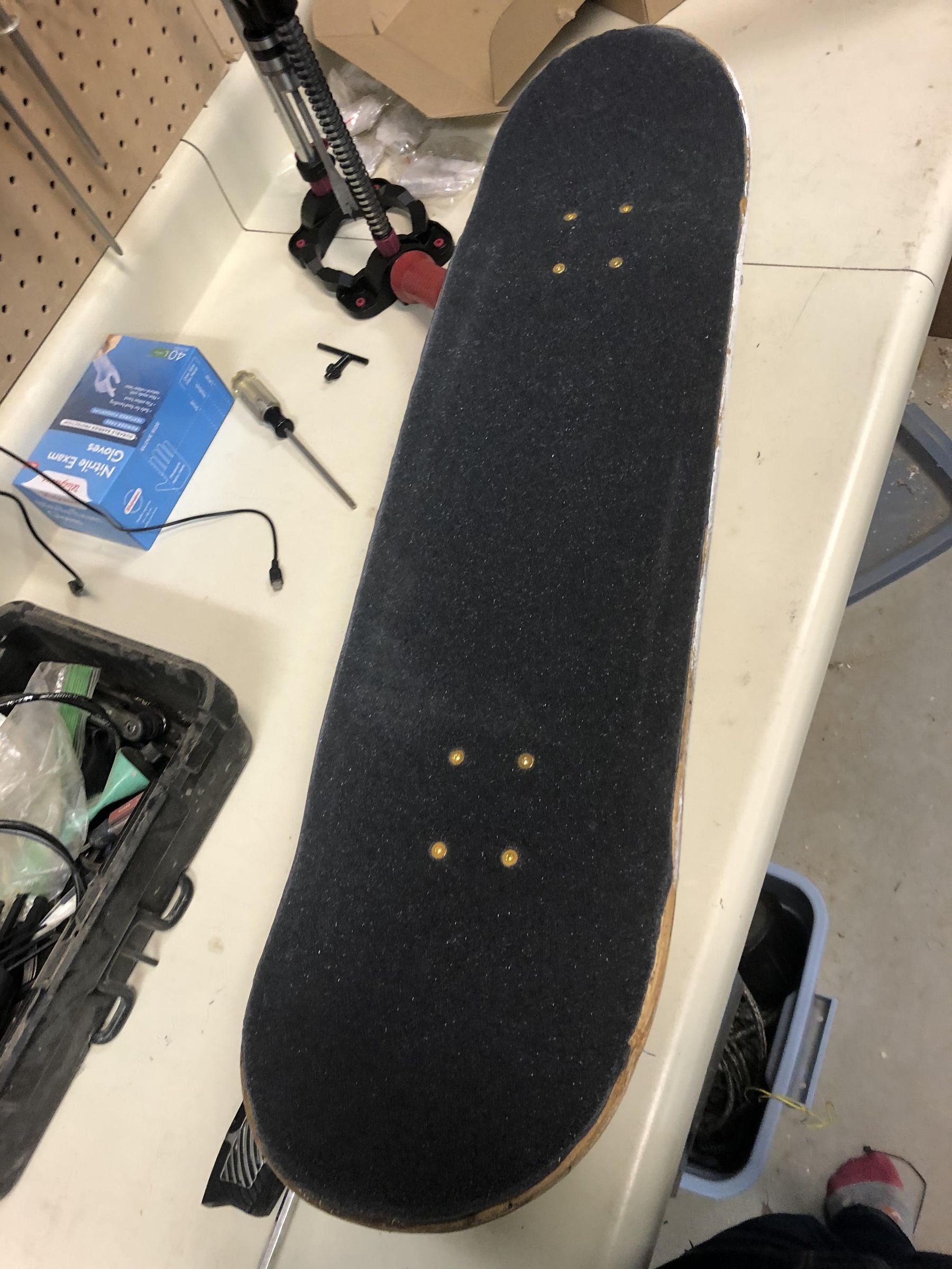 How to Refurbish an Old Skateboard : 8 Steps (with Pictures ...