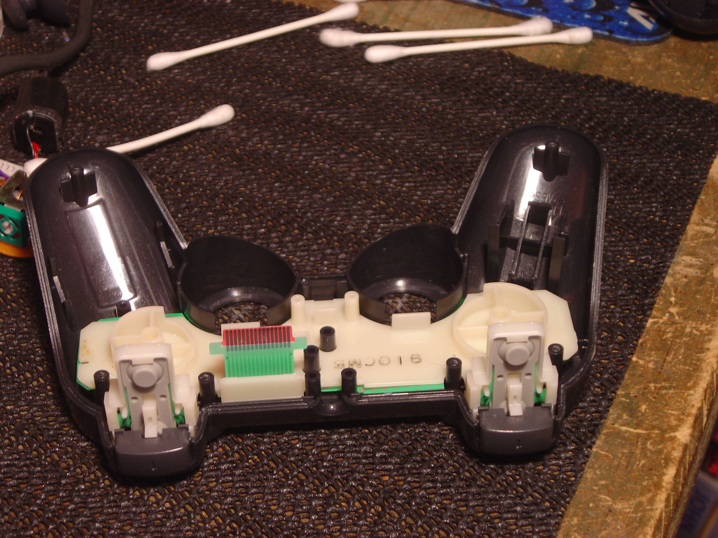 Clean Your DualShock Controller : 9 Steps - Instructables